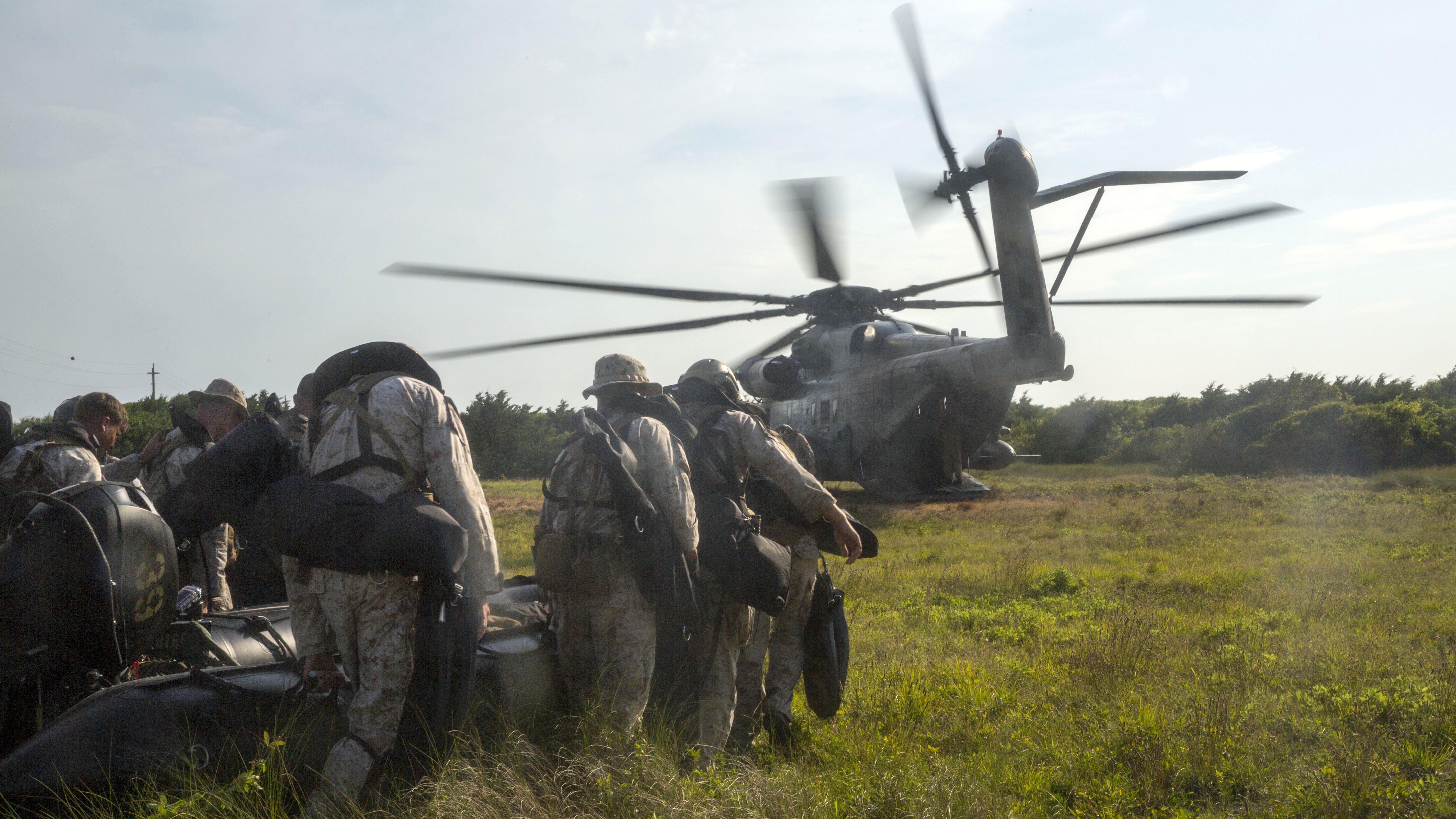 2nd Recon helocast off CH-53E with HMH-464