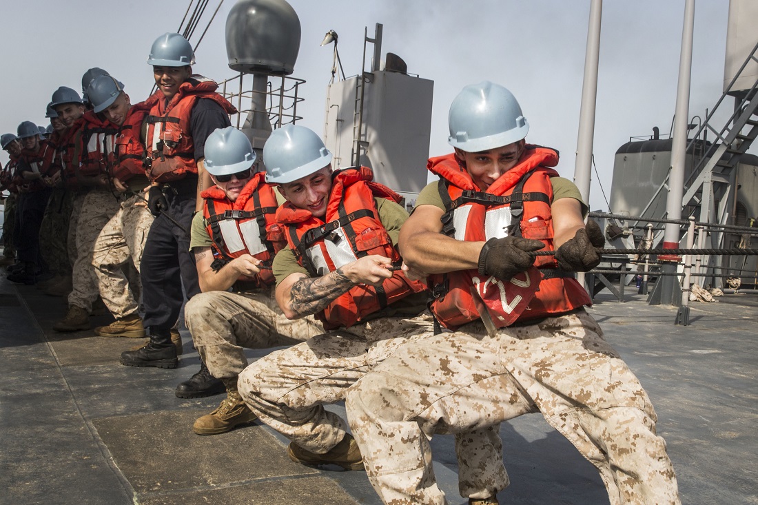 15th MEU Marines pitch in to replenish at sea