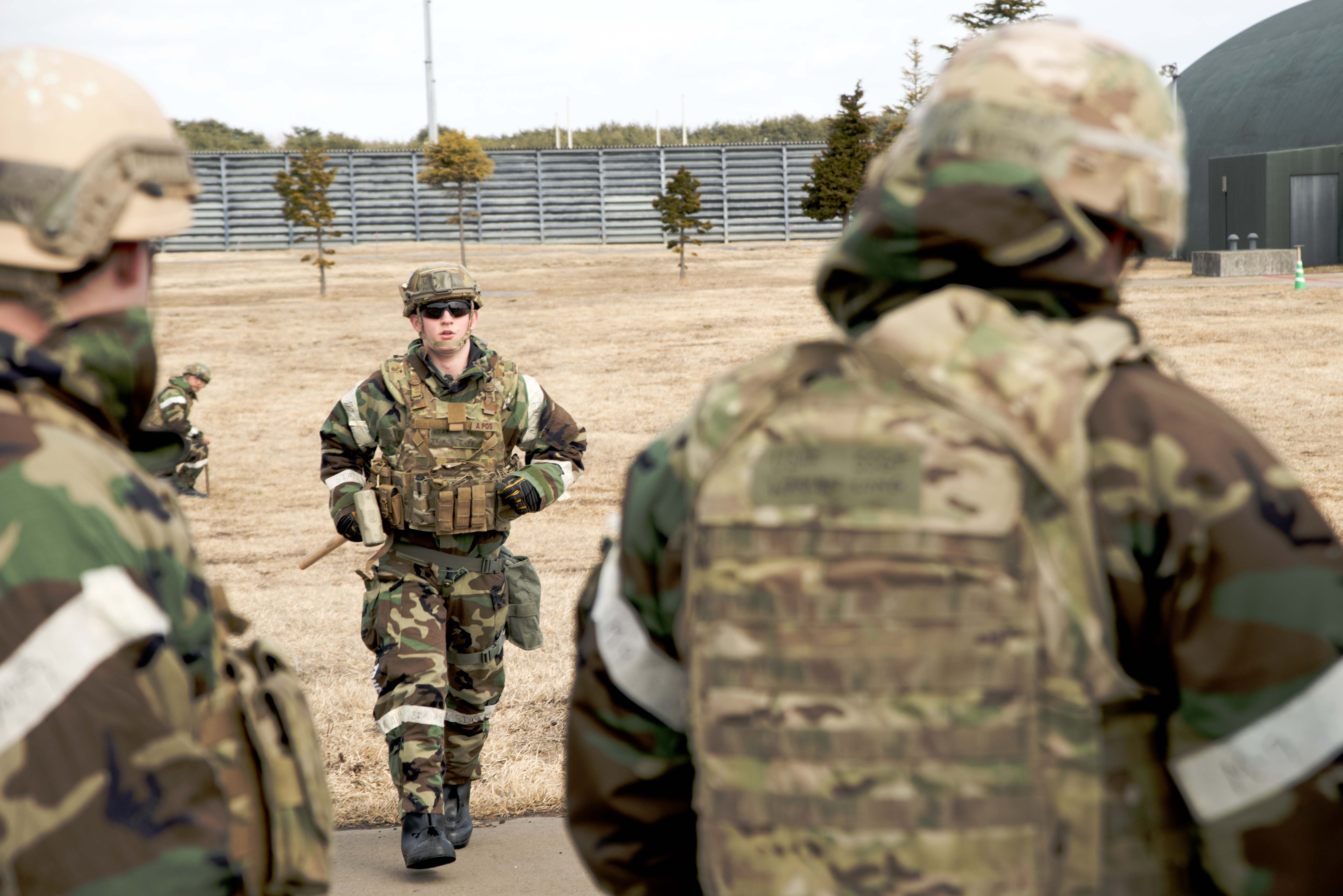 Cuff Reports to EOD tech NCOs