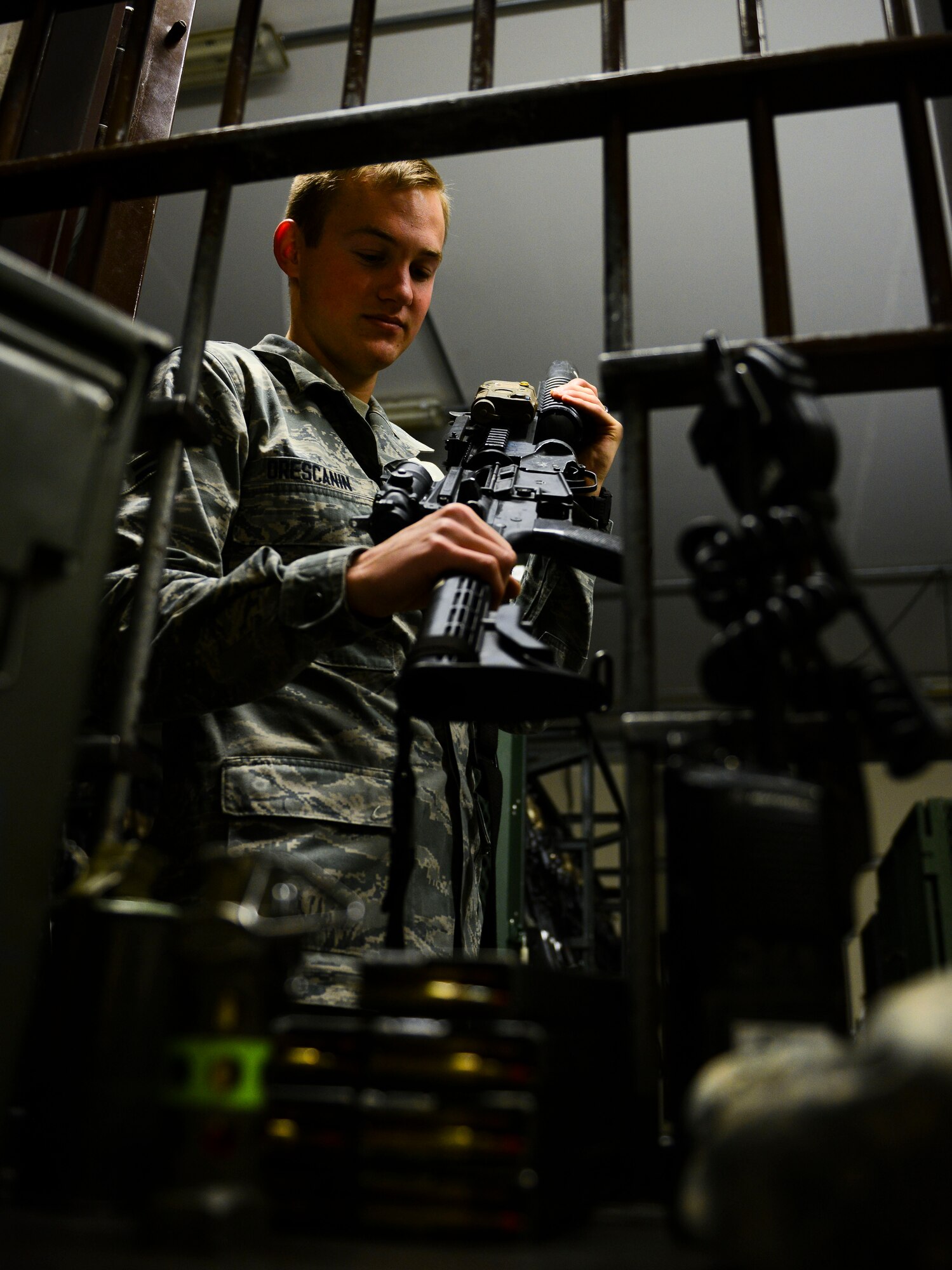 SFS arms Aviano Airmen > Aviano Air Base > Display