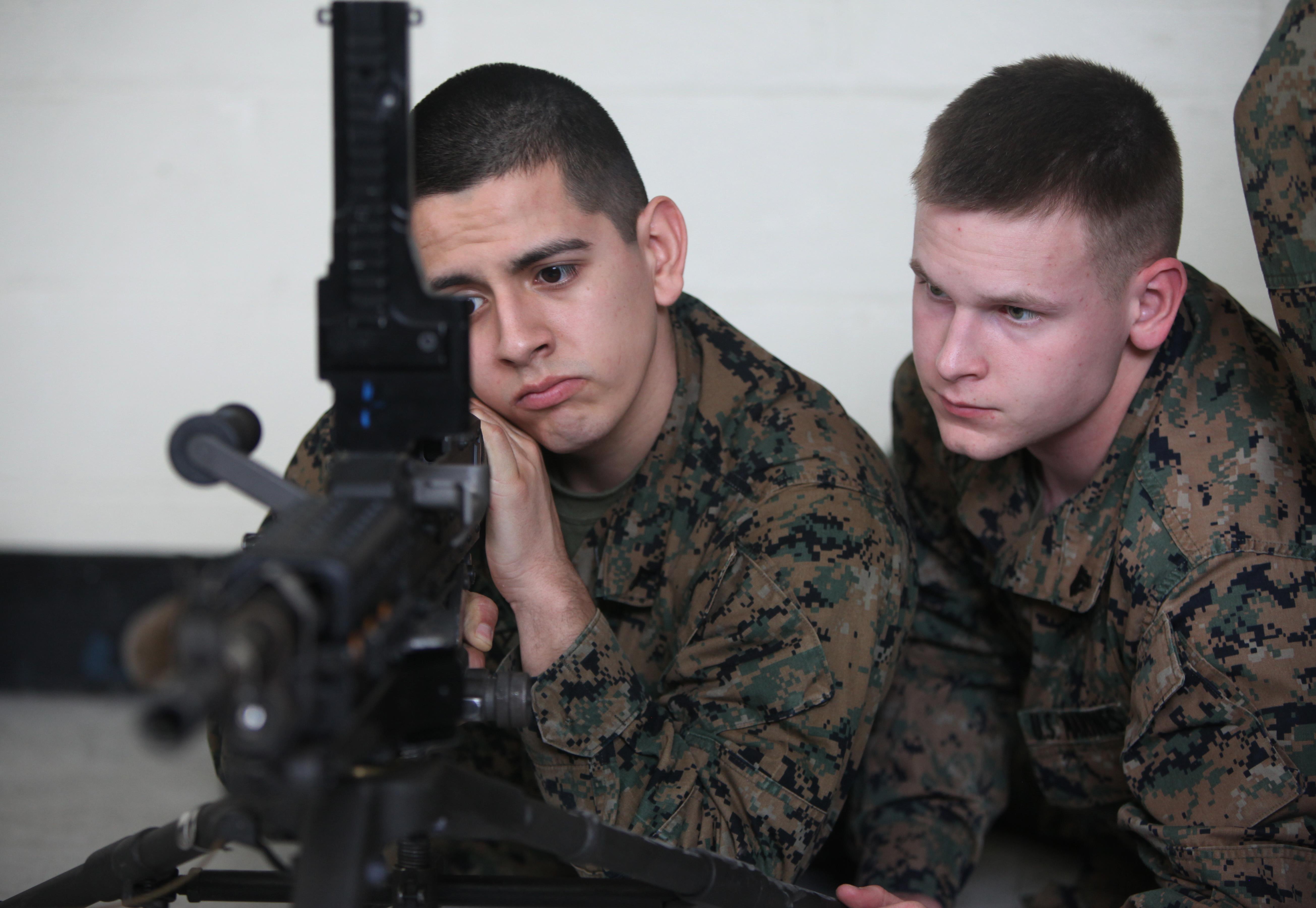 Support Squadron Marines learn machine gun fundamentals