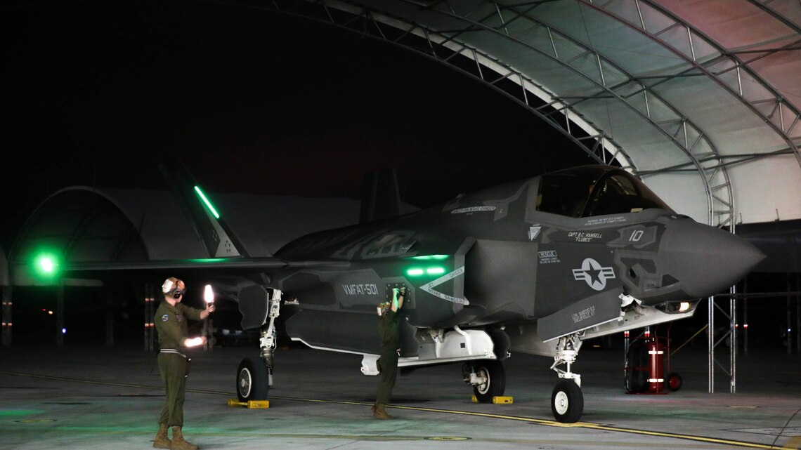 Warlords conduct first night flights > United States Marine Corps ...