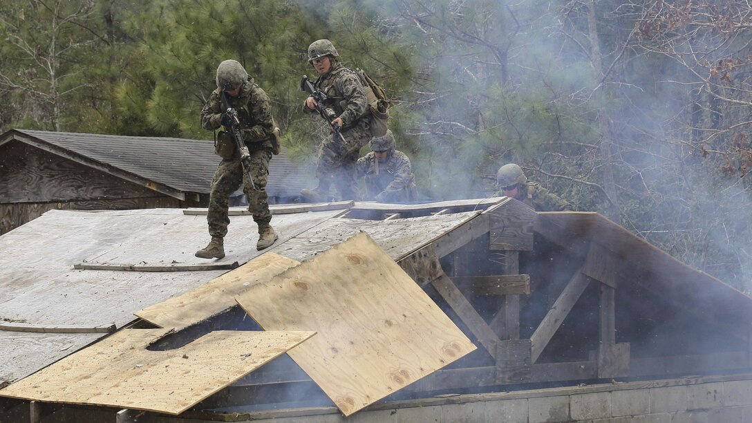 Primed and ready: 2nd CEB conducts urban breach course