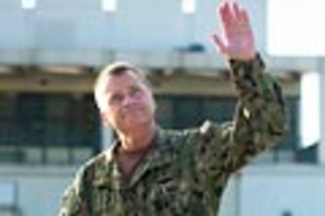 Winnefeld Visits Bahrain on USO Tour | U.S. Department of War