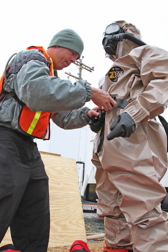 Georgia Army National Guard Spc. John Hogan assists Pfc. Sekondi Pippen ...