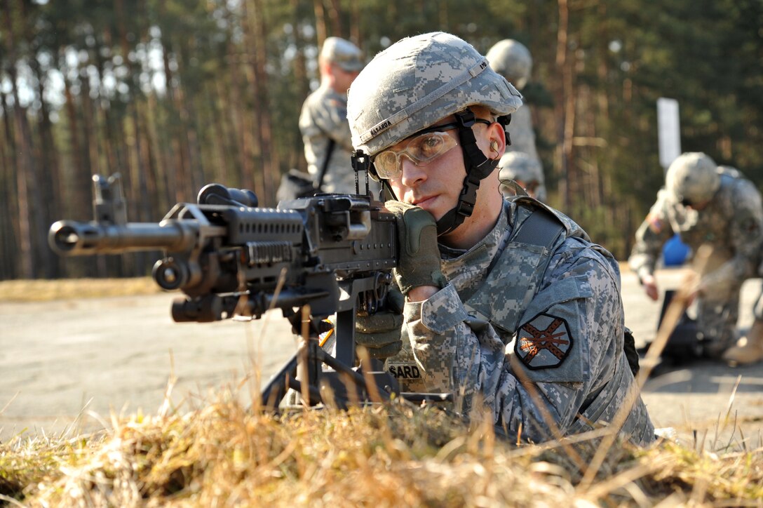 U.S. Army Staff Sgt. Jacob Kasarda practices aiming an M240 machine gun ...
