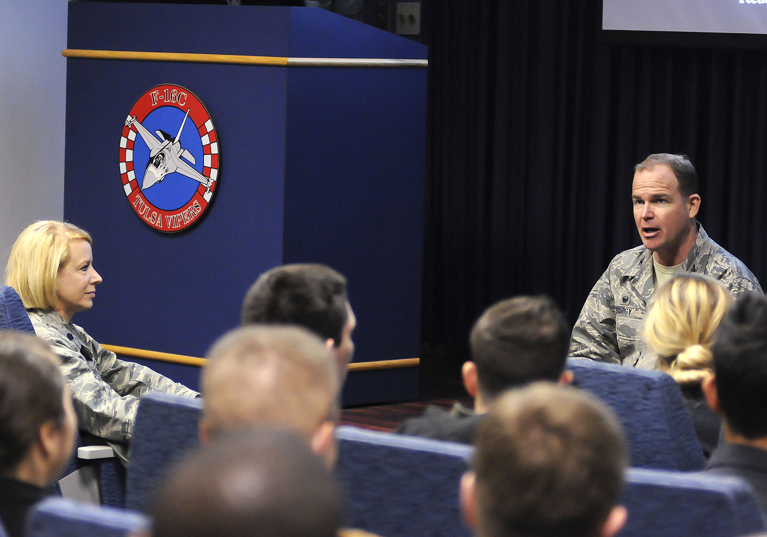 Commander’s town hall meetings give airmen a direct voice > 138th ...