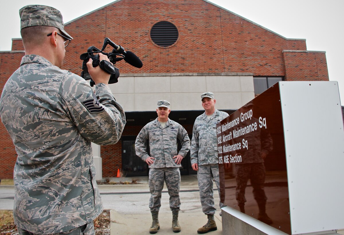 Spotlight on the 932nd Airlift Wing Maintenance Group > 932nd Airlift ...