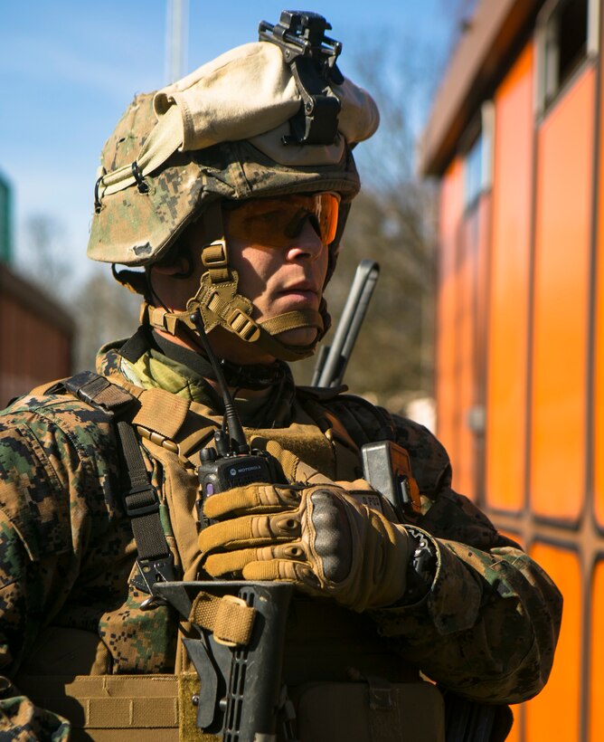 Cutting Edge: U.S. Marines, Army Special Forces prepare for Crisis ...