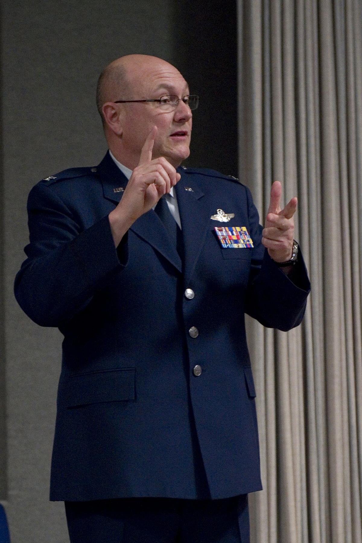 Sigler speaks to guests