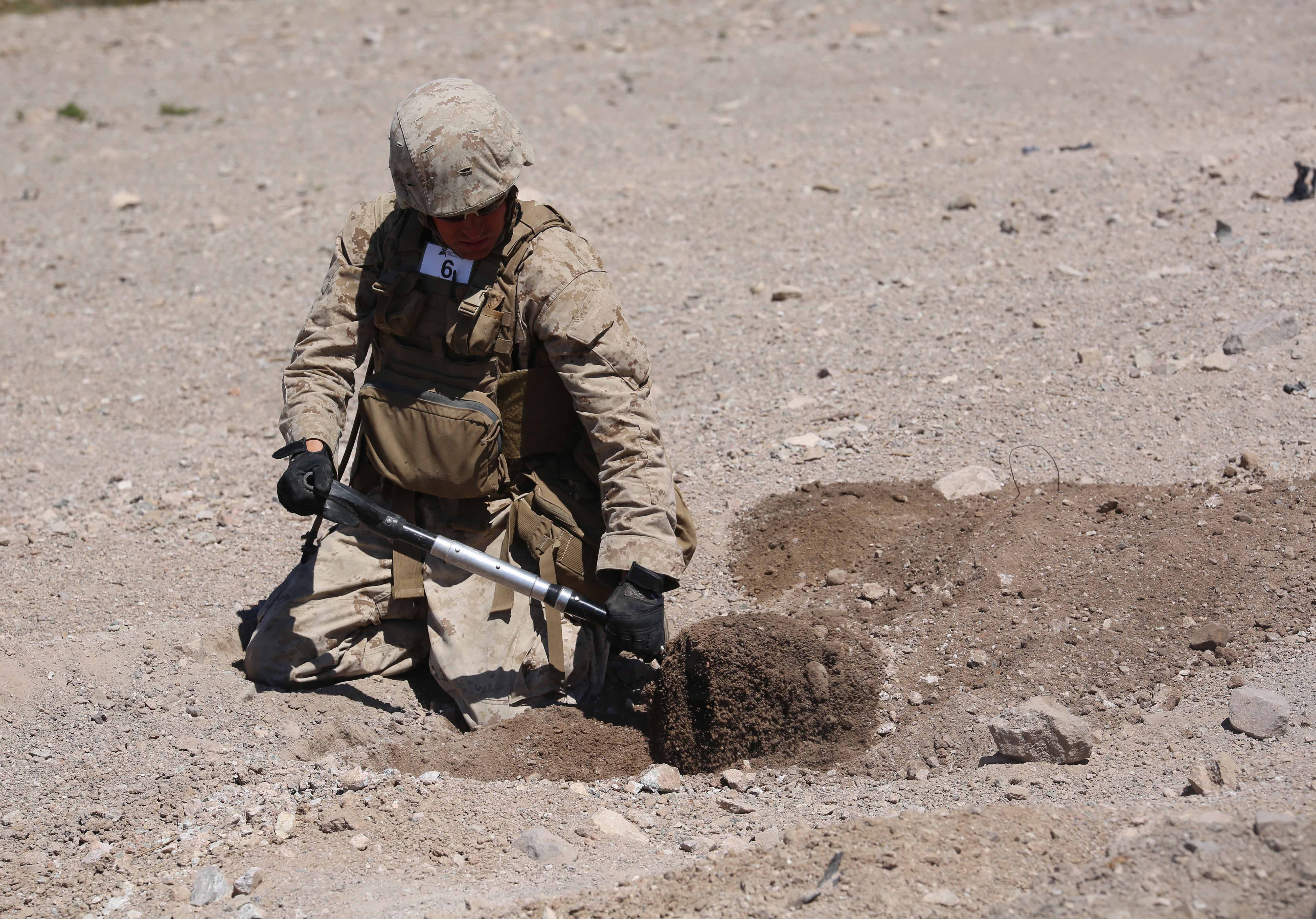 Integrated Task Force Engineer Platoon sets charges for MCOTEA assessment