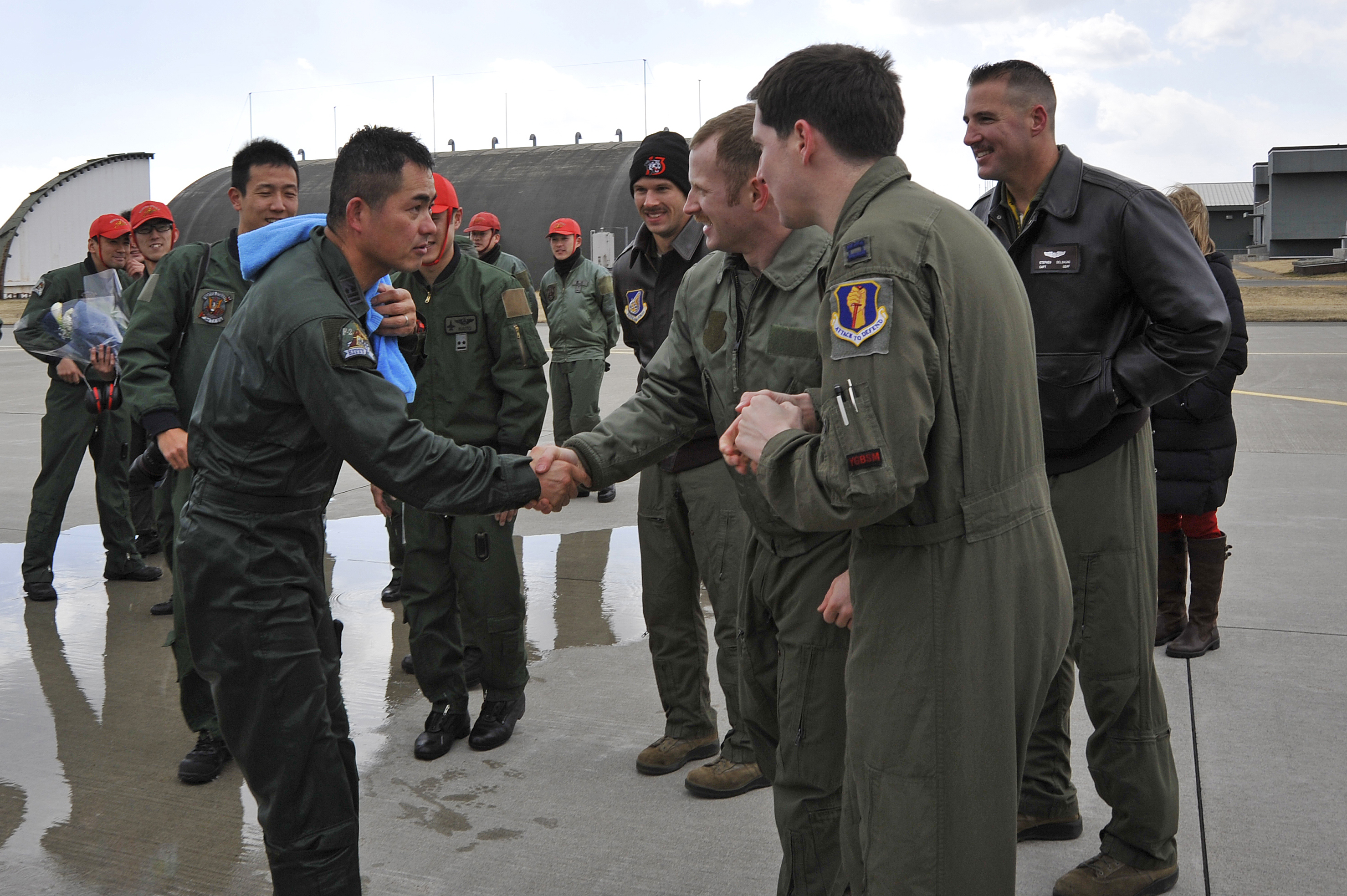 Transcending traditions, JASDF pilot receives USAF goodbye > Misawa Air ...