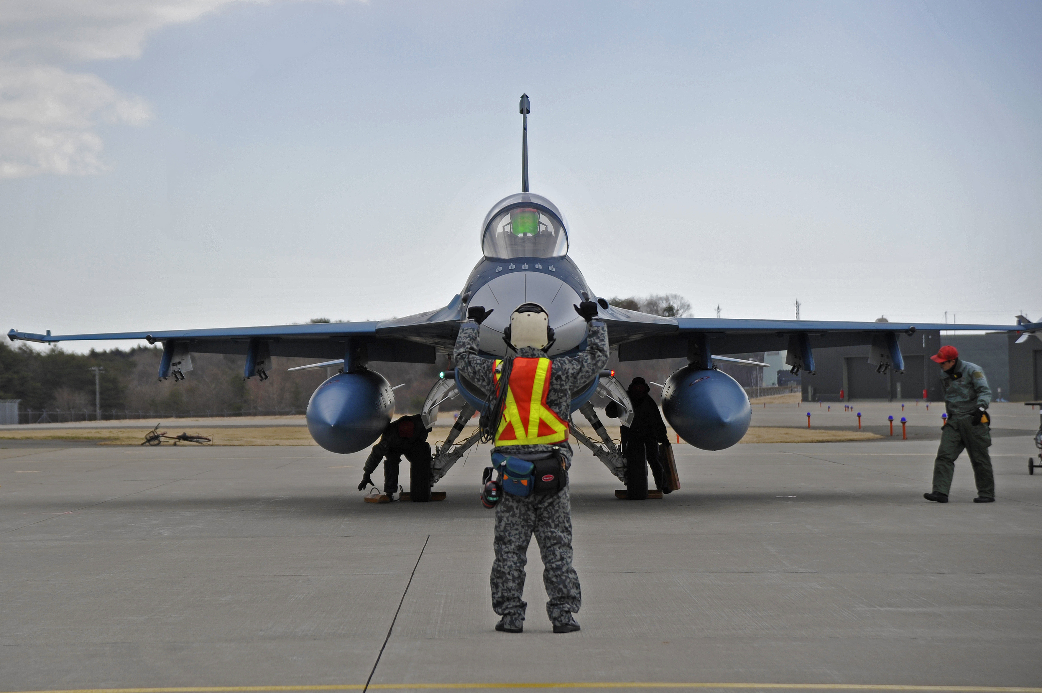 Transcending traditions, JASDF pilot receives USAF goodbye > Misawa Air ...