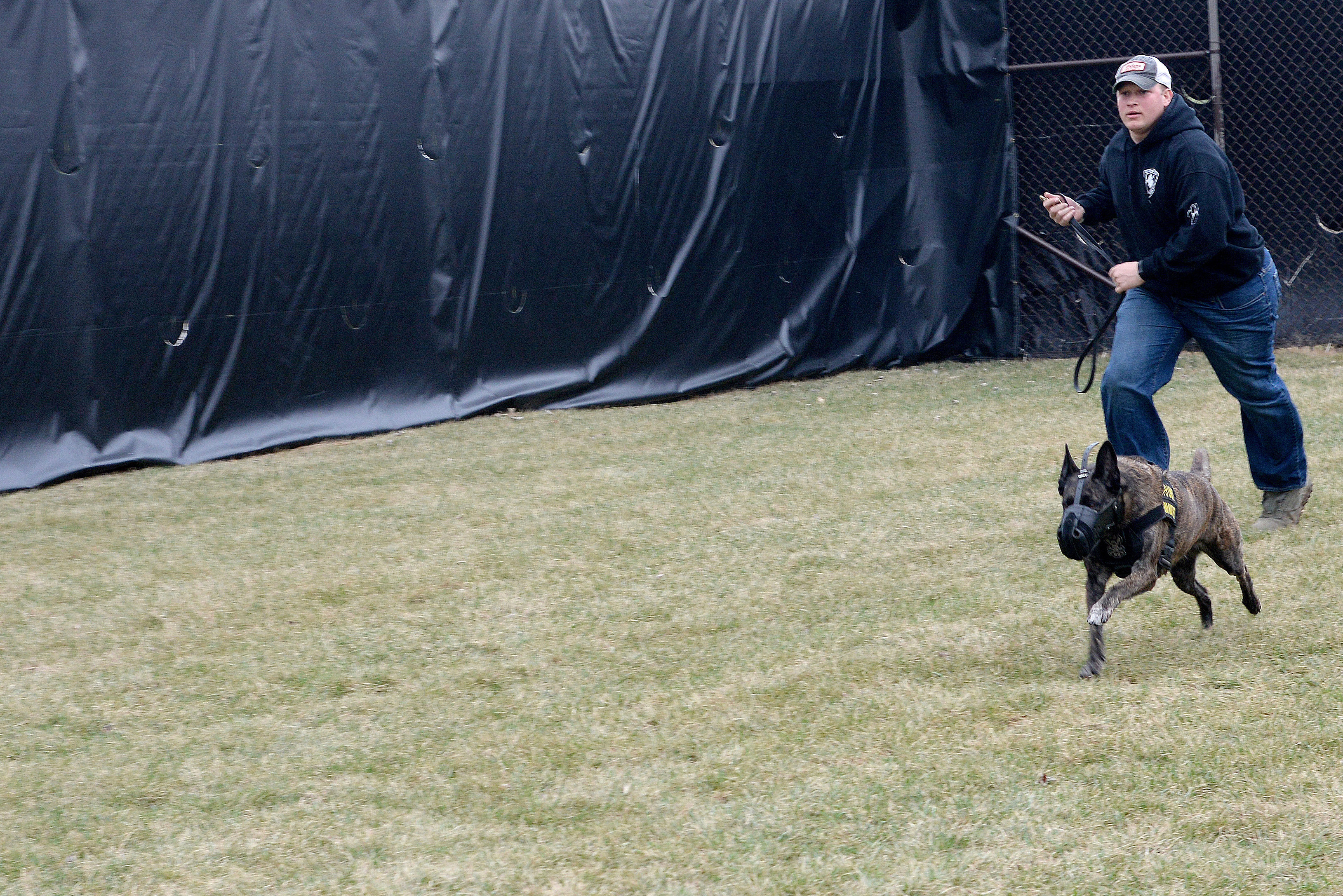 Dogs, handlers train in Texas before patrolling Scott AFB > Scott Air ...