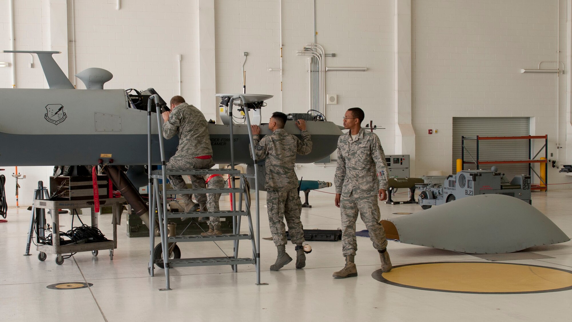 A Day in the life of Maintenance: 49th AMXS Avionics > Holloman Air ...