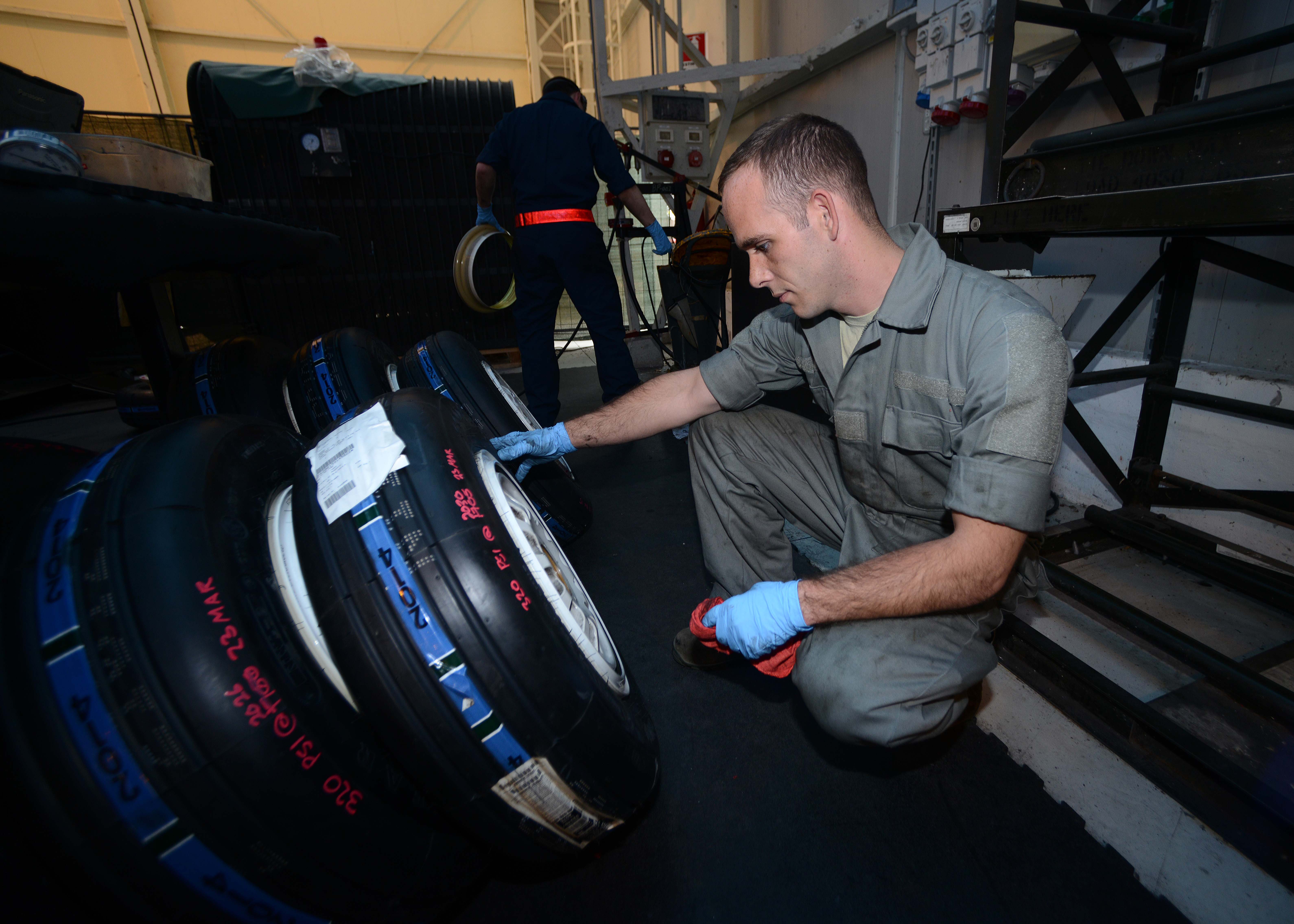 Transient alert technicians maintain F-16 tires > Aviano Air Base > Display