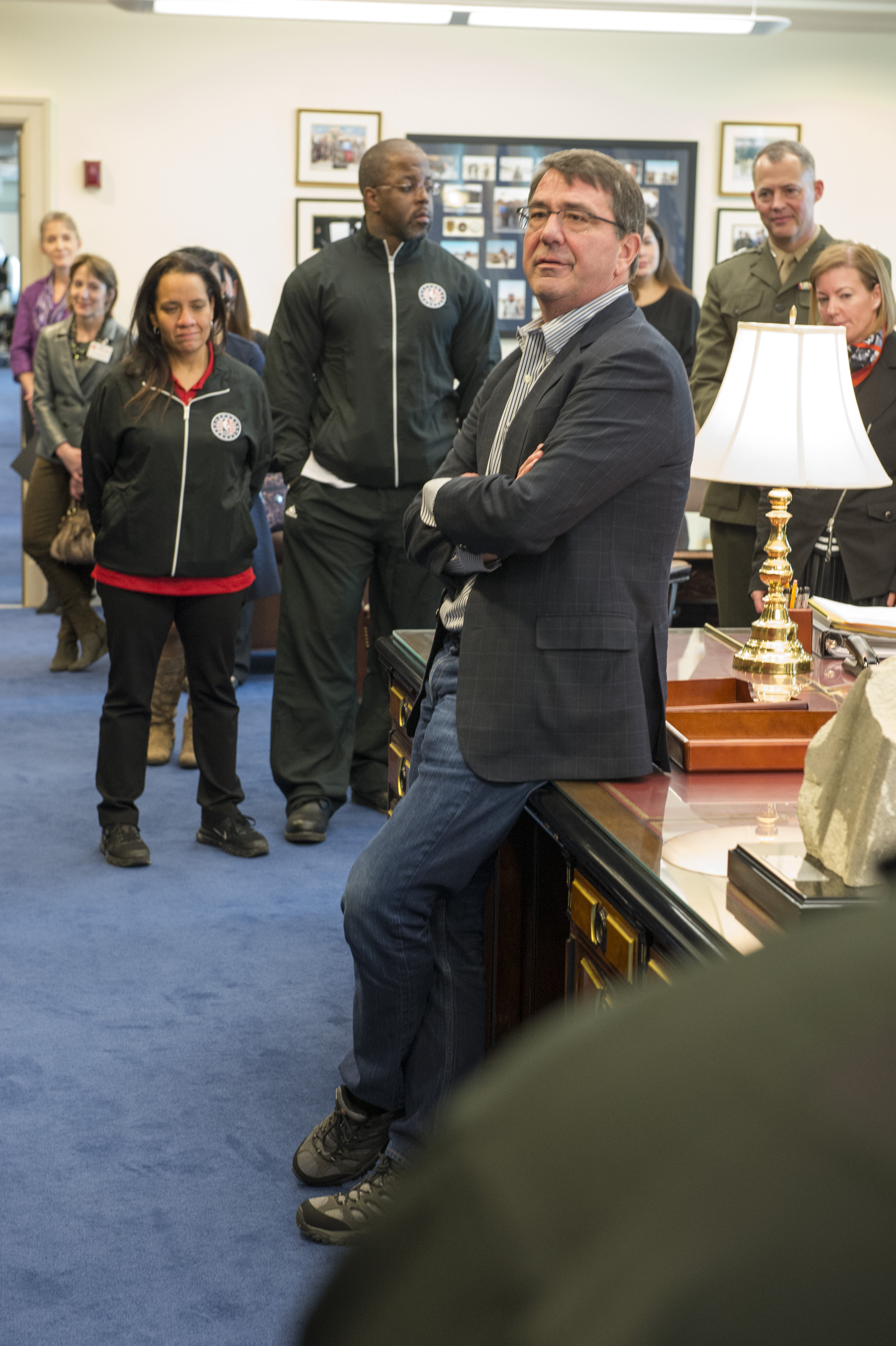 Defense Secretary Ash Carter meets with the NBA's Houston Rockets at ...