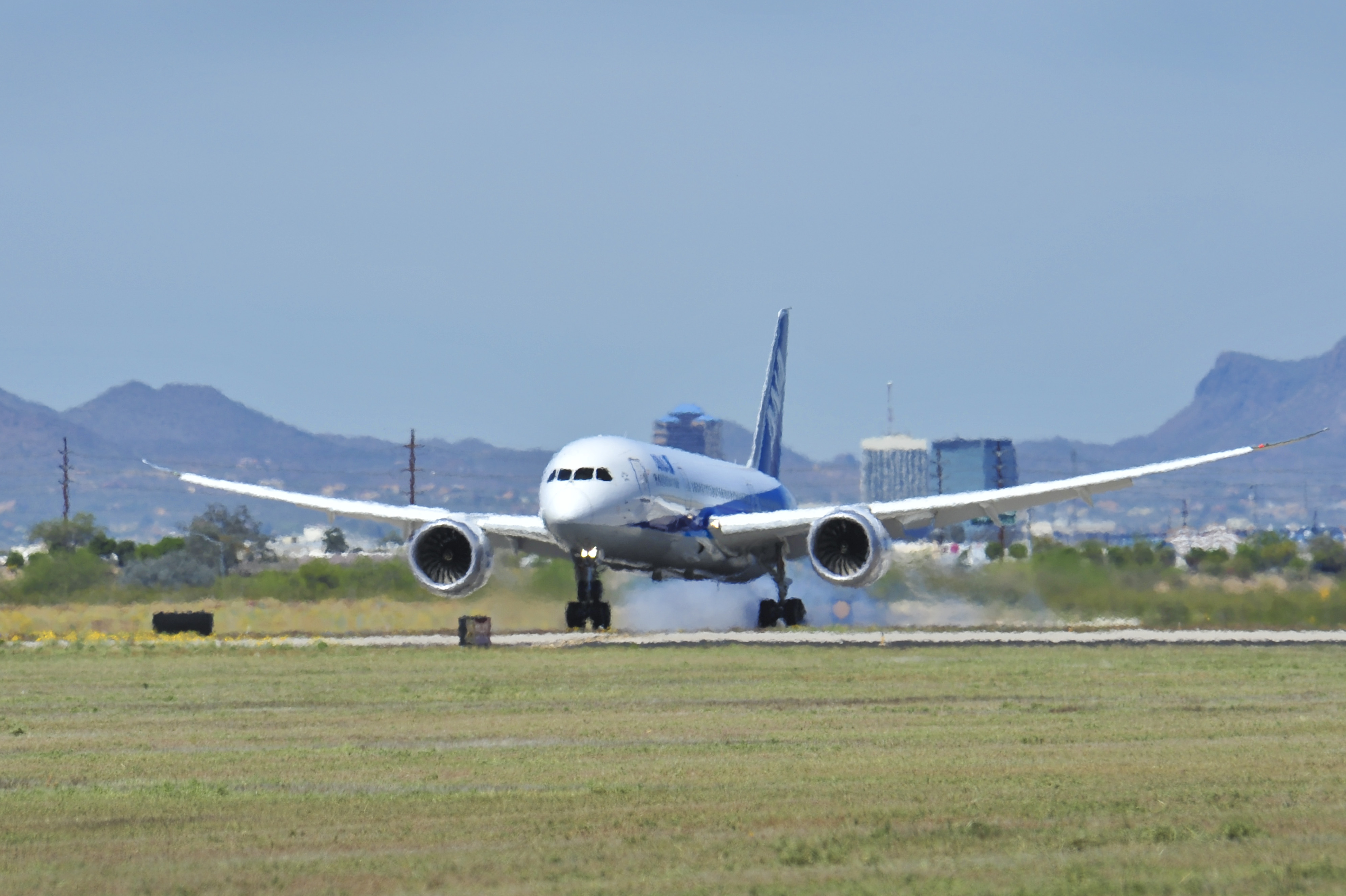 Pima Air and Space Museum receives a Dreamliner > Davis-Monthan Air ...