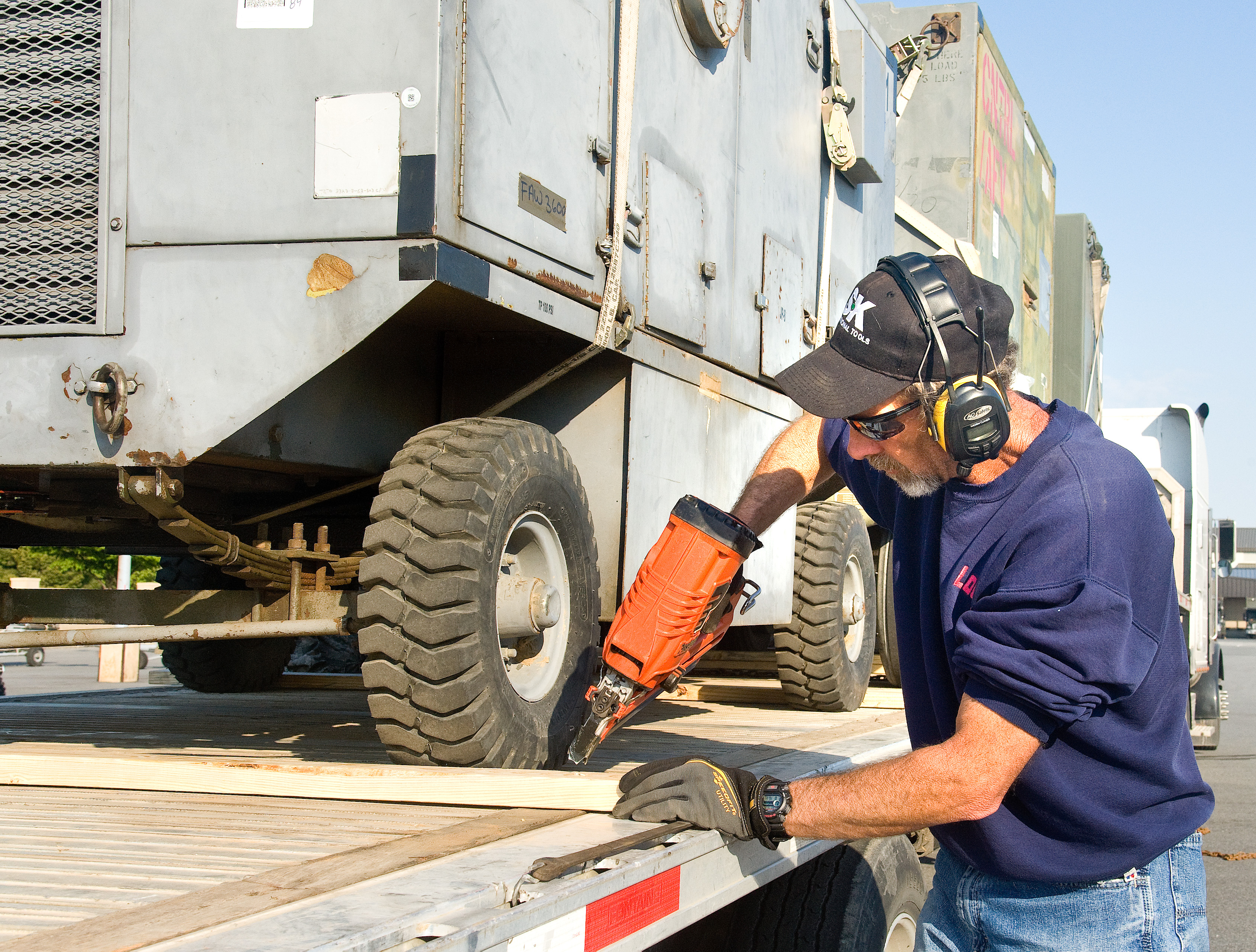 Snapshot: 436th APS Port Dawgs move cargo and people > Dover Air Force ...