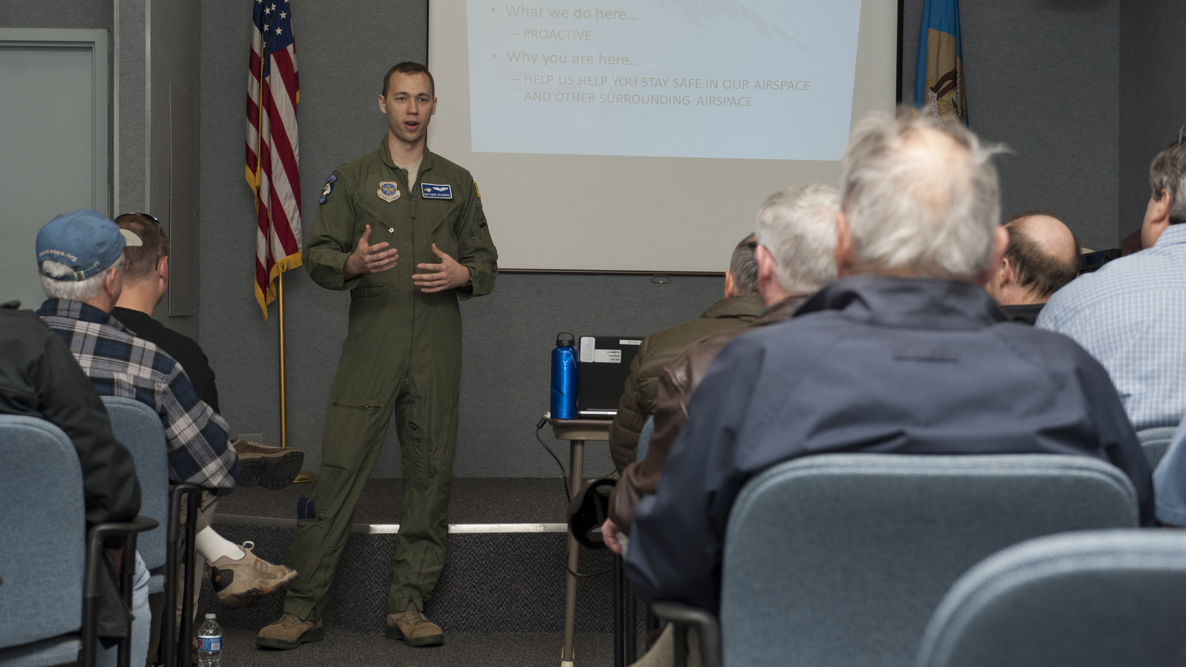 Civil pilots familiarize themselves with Team Dover > Dover Air Force ...