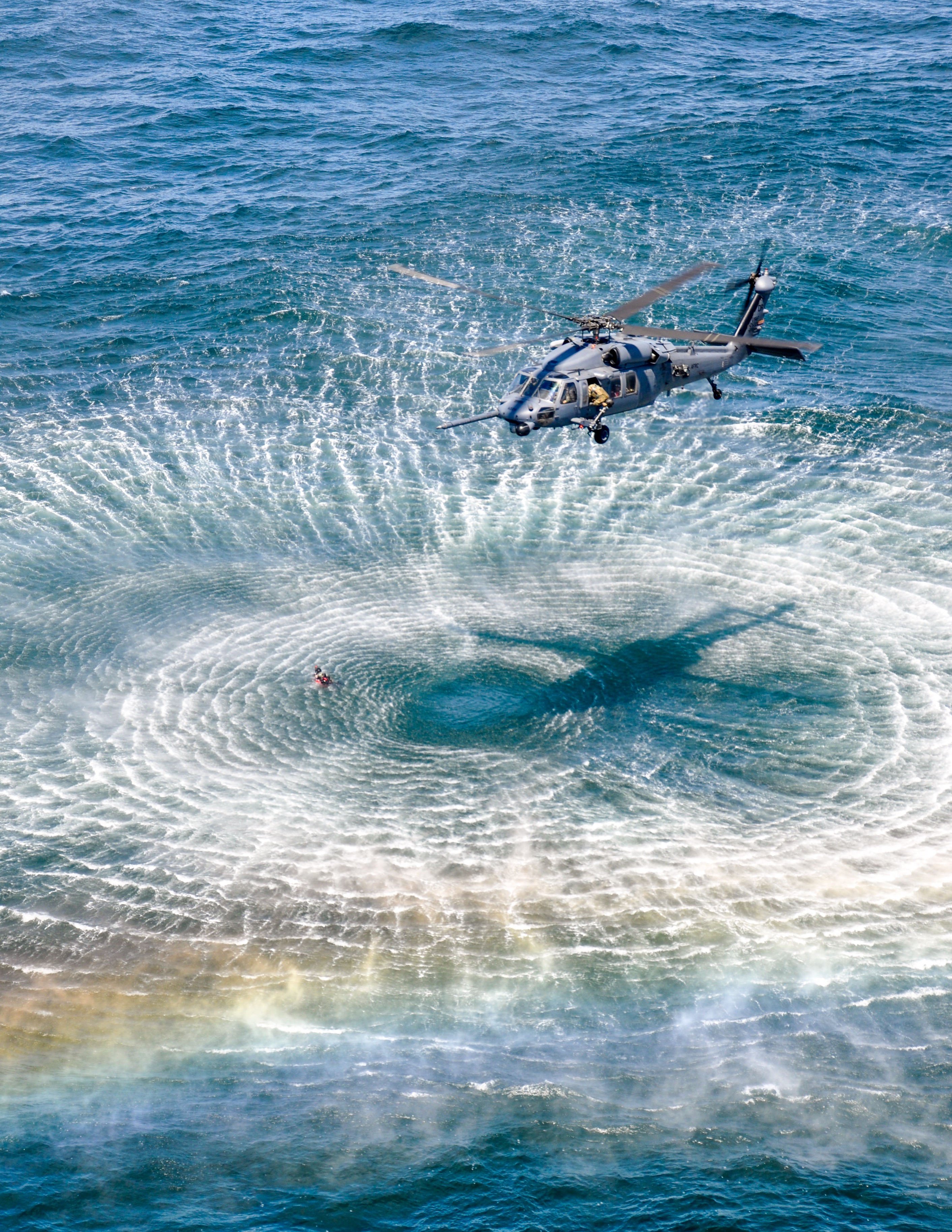 Reserve Airmen conduct water rescue training > 920th Rescue Wing ...