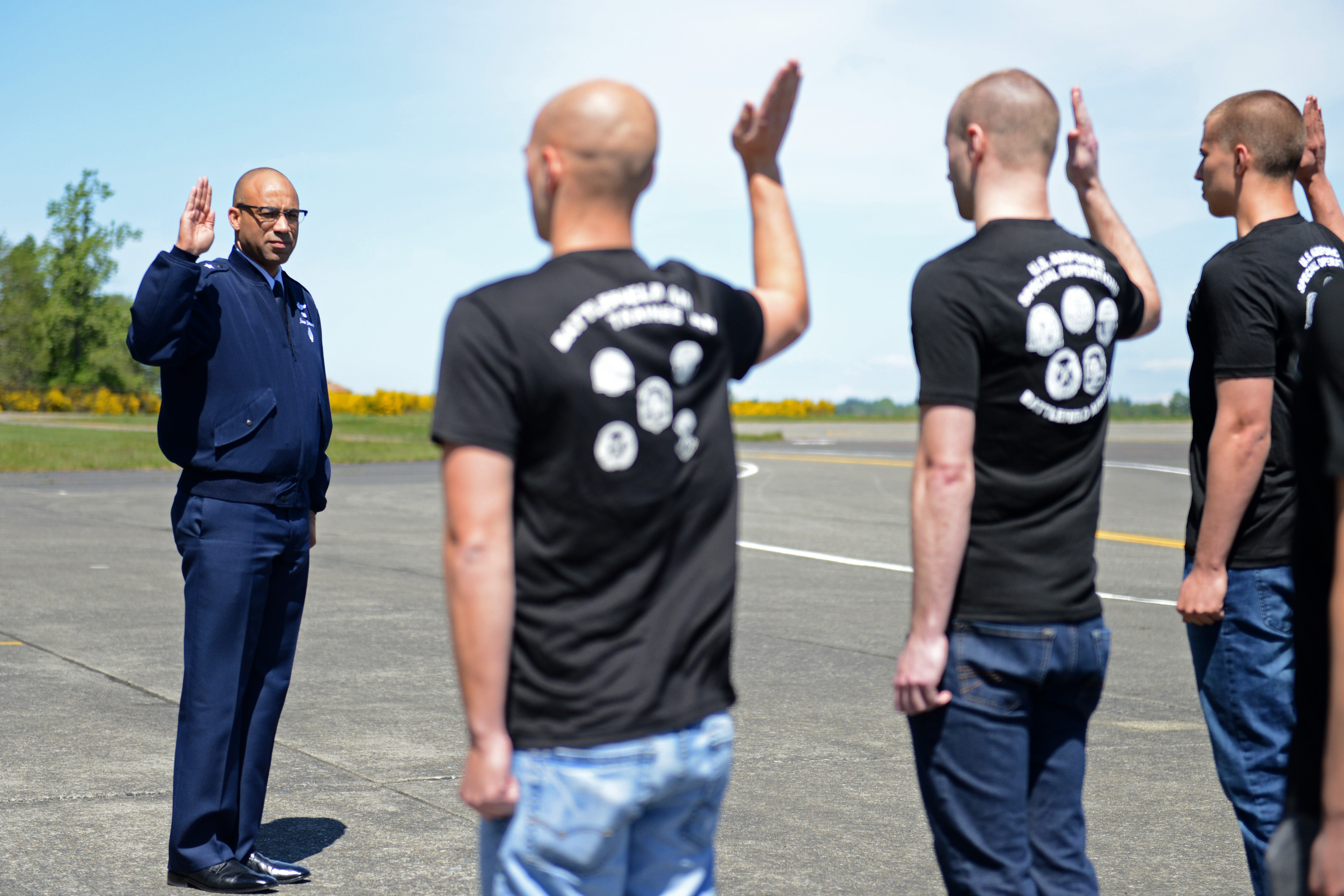 Brig. Gen. Johnson swears in new recruits > Team McChord > Article Display