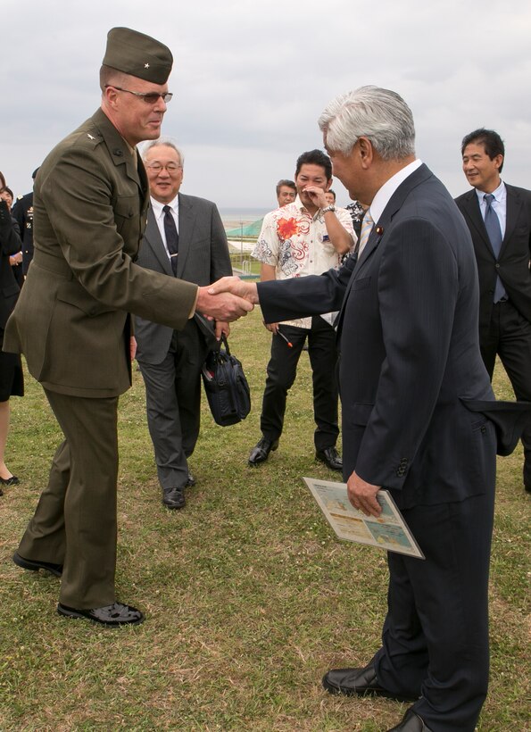 Japan Minister of Defense Nakatani makes first visit to Okinawa