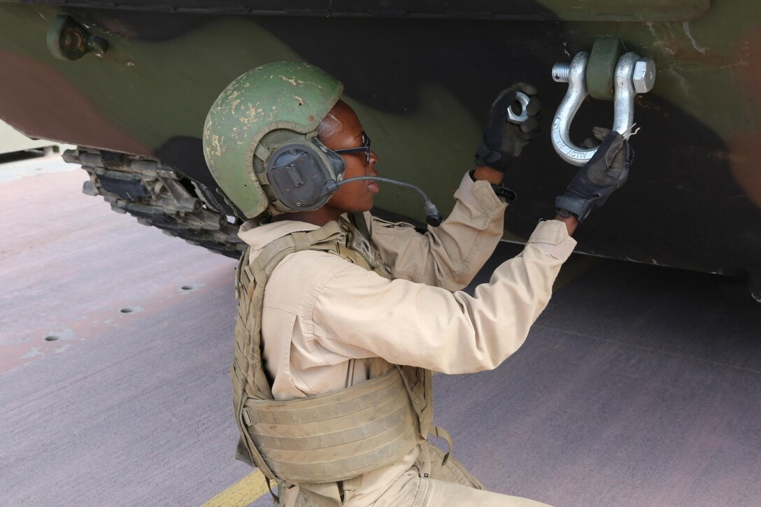 Integrated Task Force AAV Platoon starts water-borne MCOTEA assessment