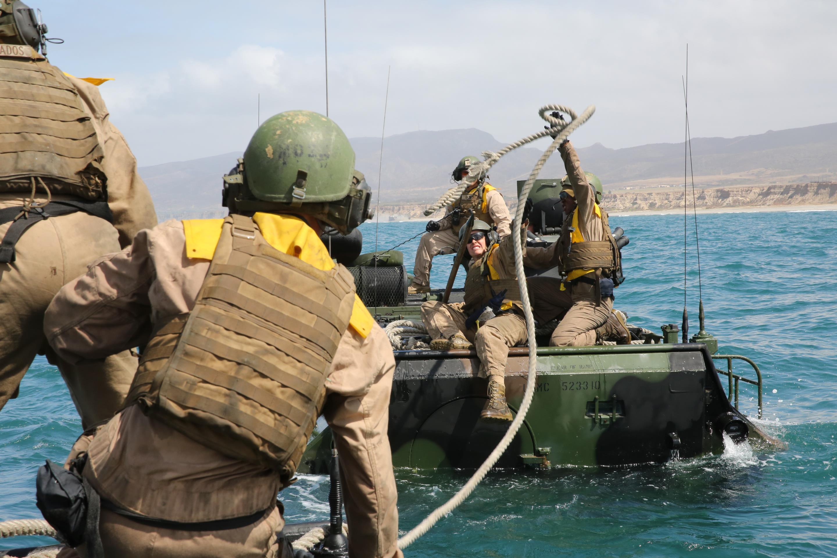 Integrated Task Force AAV Platoon starts water-borne MCOTEA assessment