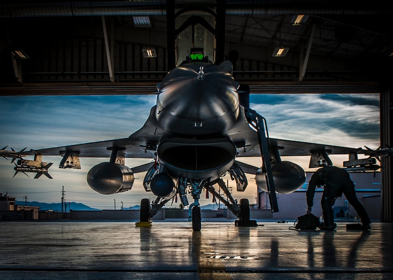 F-16s: From dusk till dawn > Holloman Air Force Base > Article Display