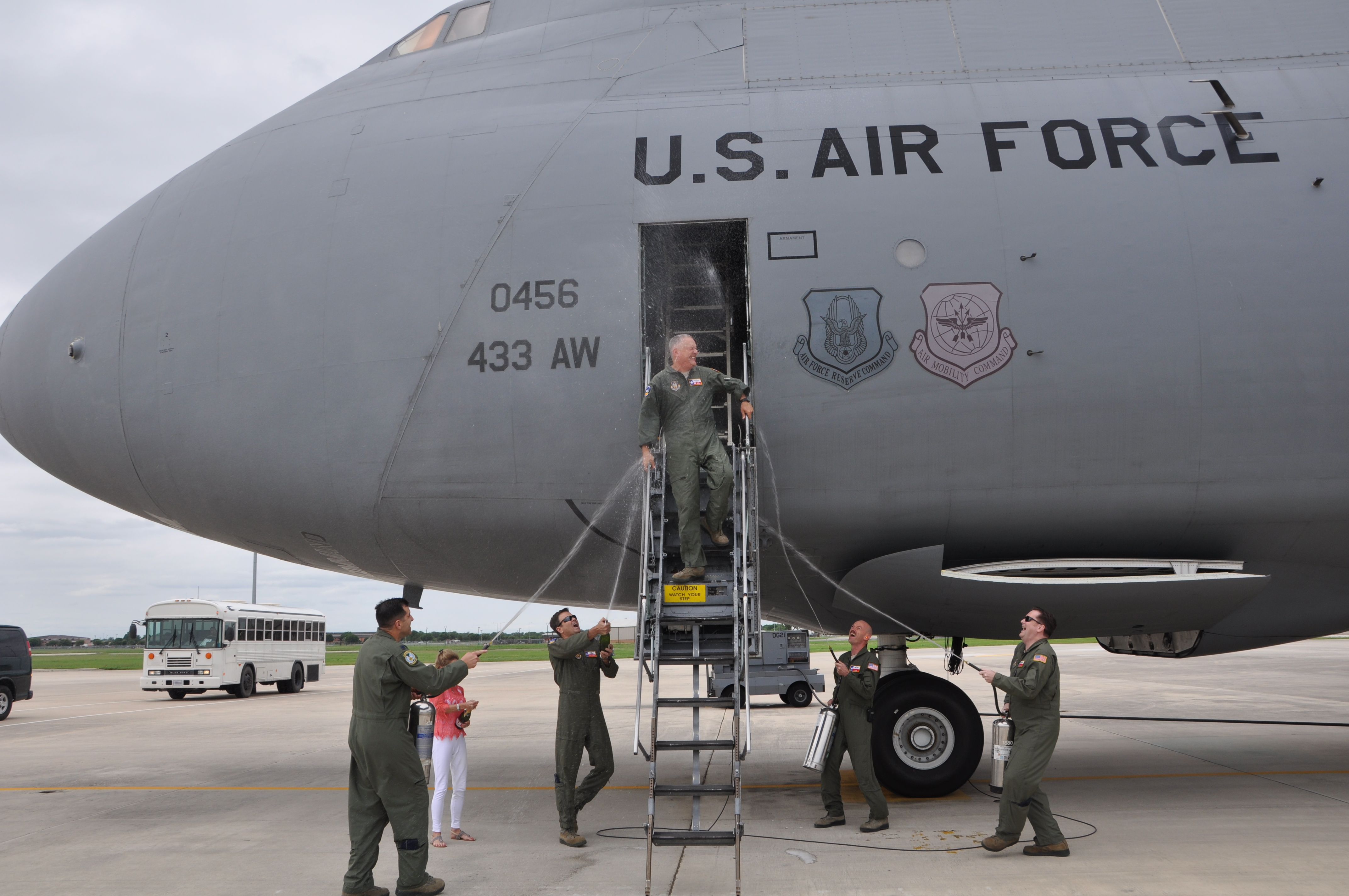 356th Airlift Squadron Commander completes fini-flight > 433rd Airlift ...