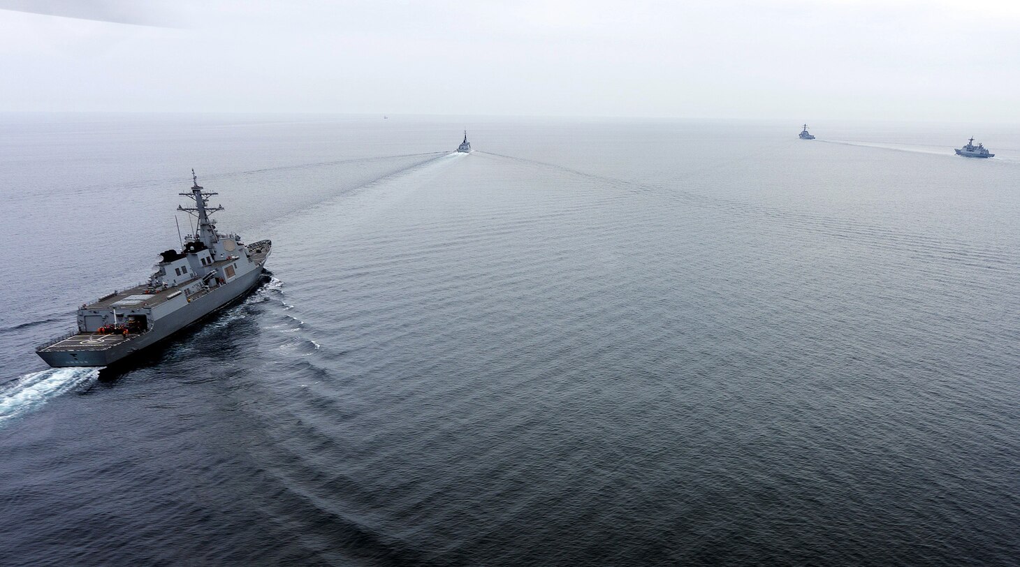 Midshipmen Experience Pacific Patrol Aboard FDNF Destroyer > United ...