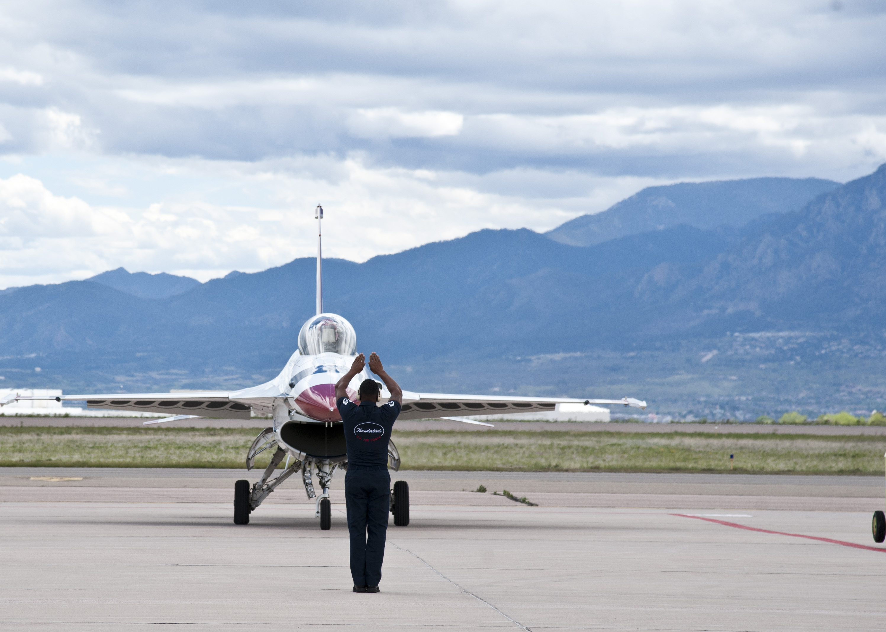 Thunderbirds land at Peterson > Peterson and Schriever Space Force Base ...
