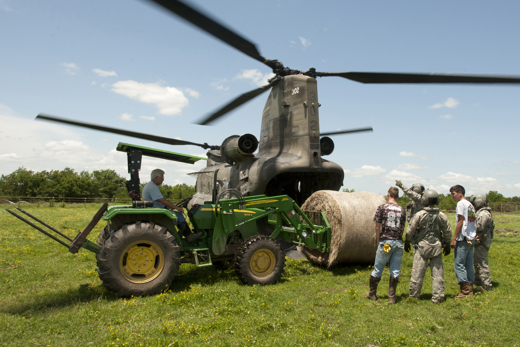 Oklahoma National Guard helicopter helps feed more than 100 cows ...