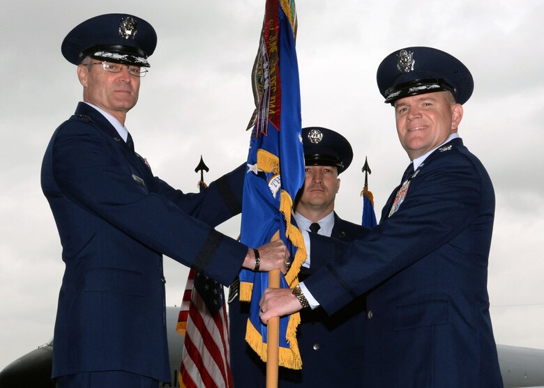 100th ARW changes command > Royal Air Force Mildenhall > Article Display
