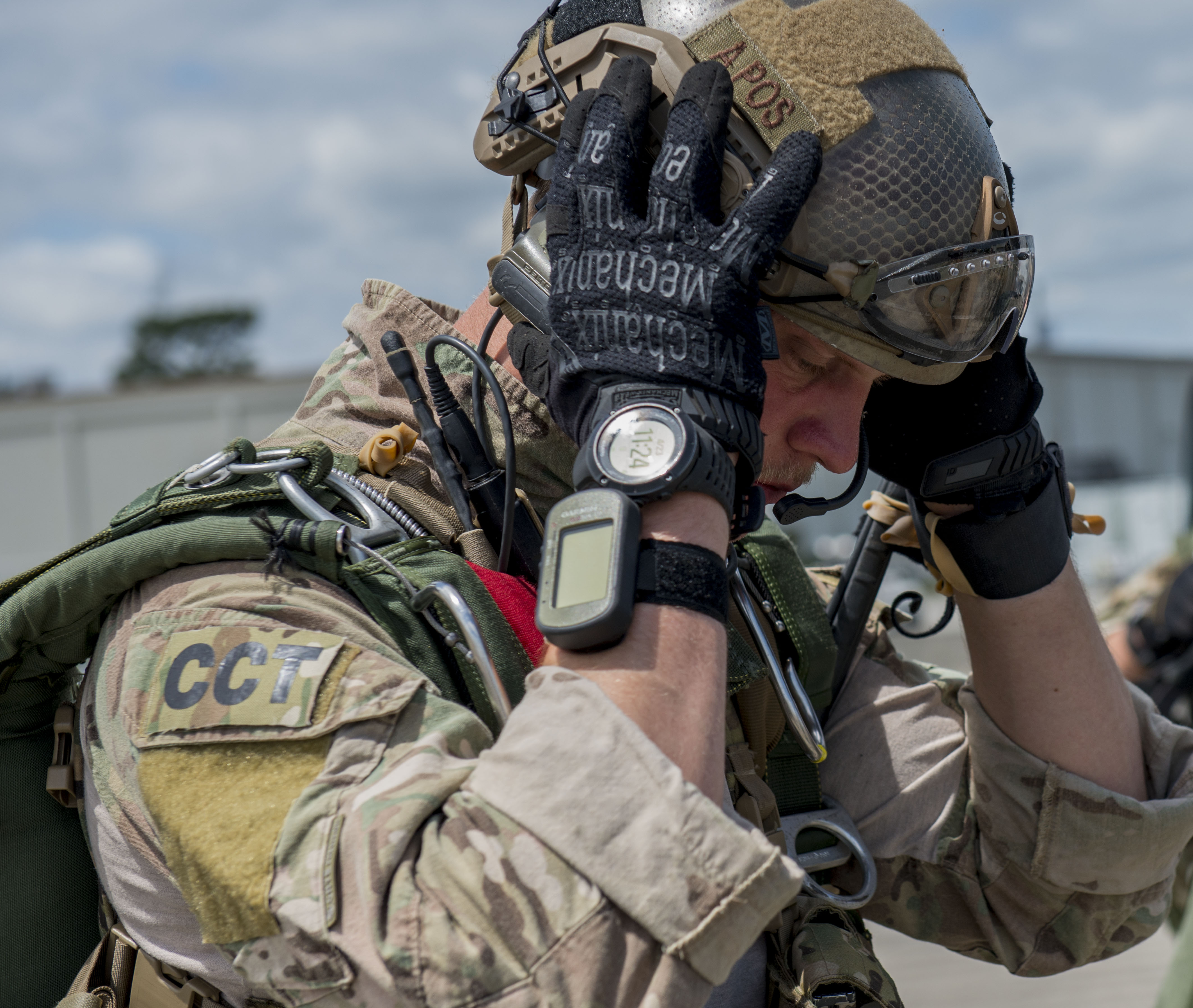 STTS Airmen free-fall to runway exercise