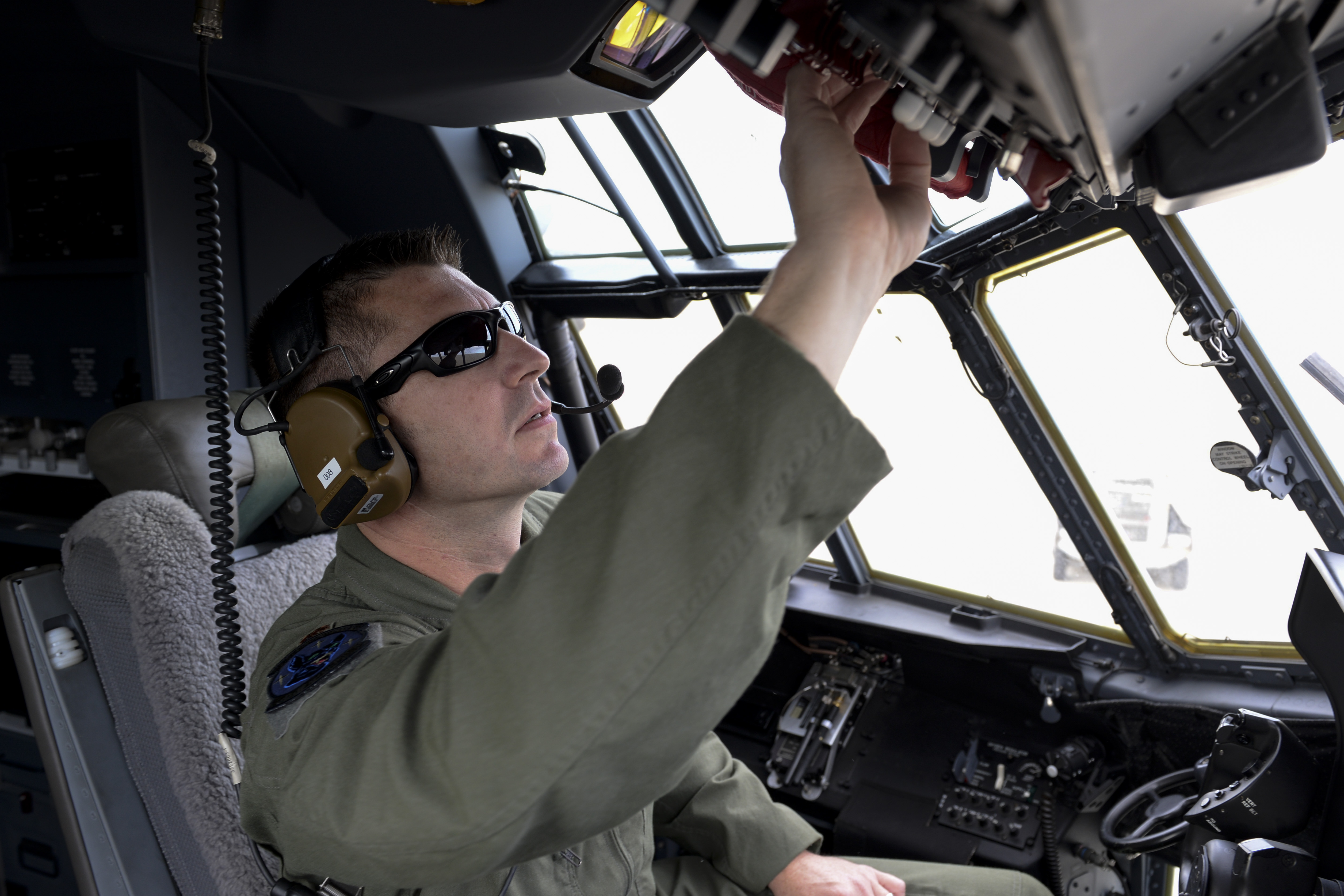 SOG pilot, navigator recognized by ATA > 353rd Special Operations Wing ...