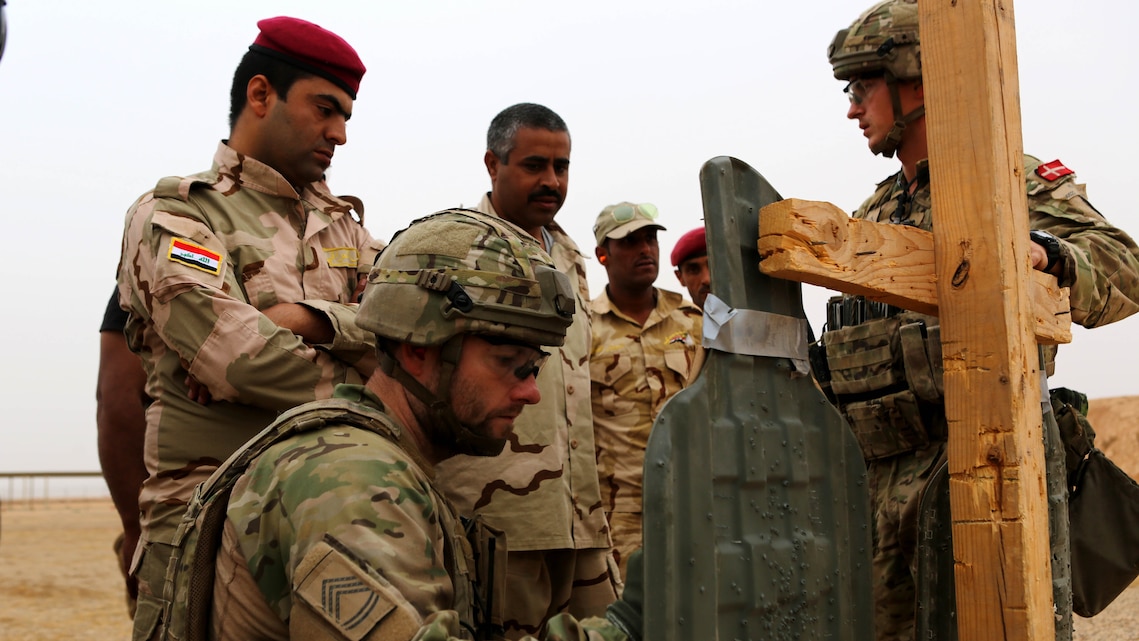 U.S. Marines, Royal Danish Army instructs Iraqi soldiers in the art of ...