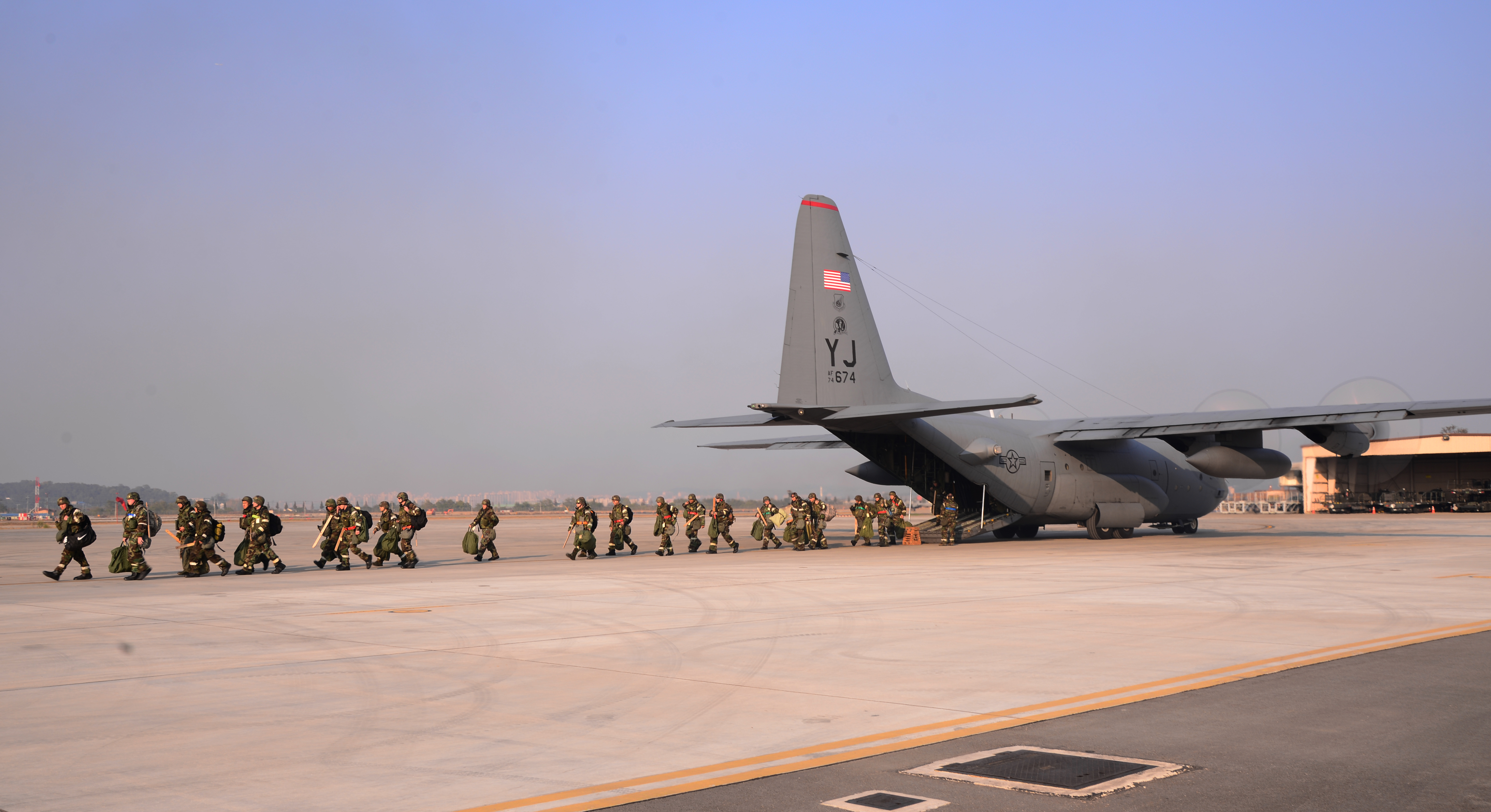 Safety, precision vital during engine running off-load > 15th Wing ...