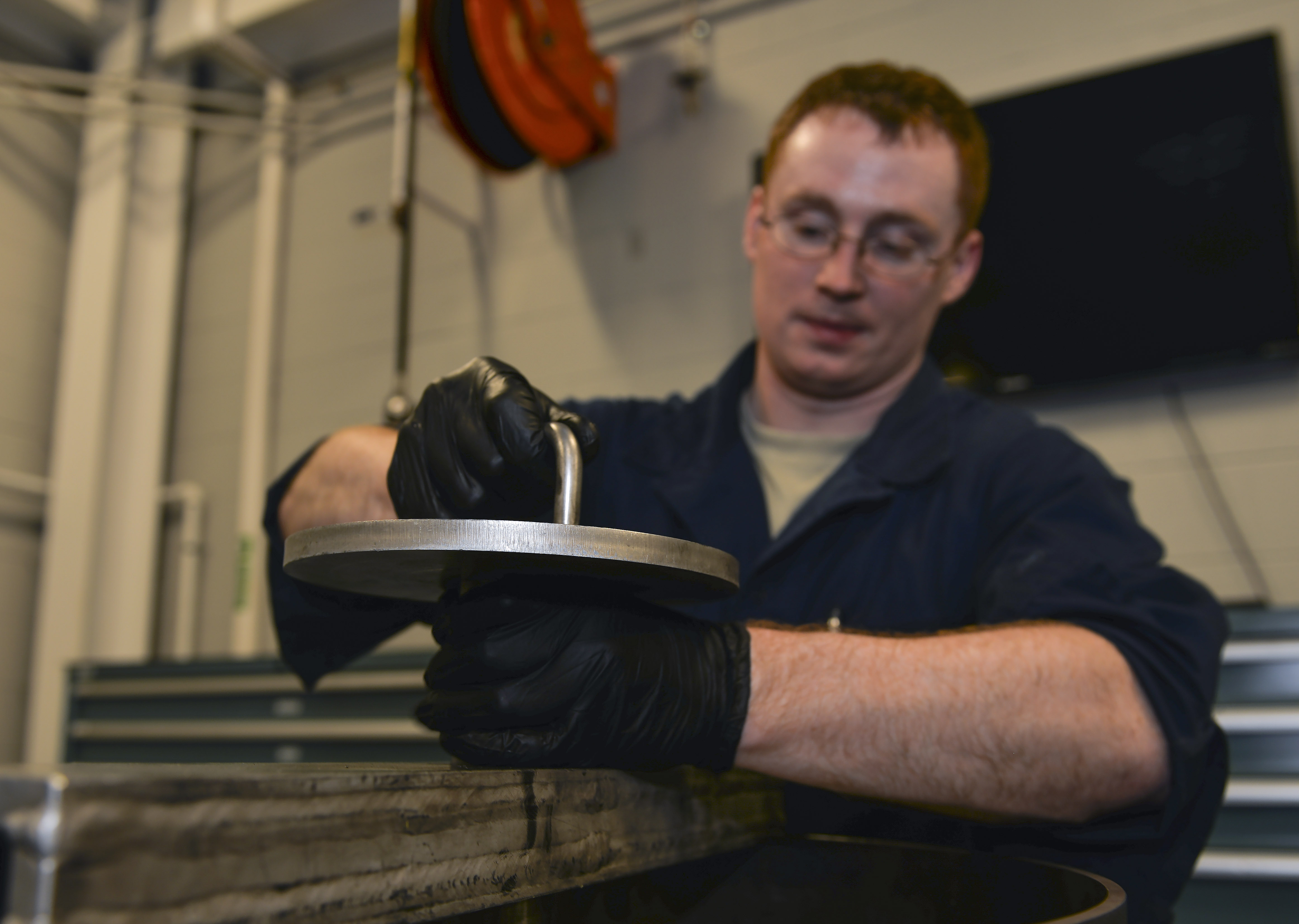 33rd FW Airmen take care of F-35 tires > Air Education and Training ...