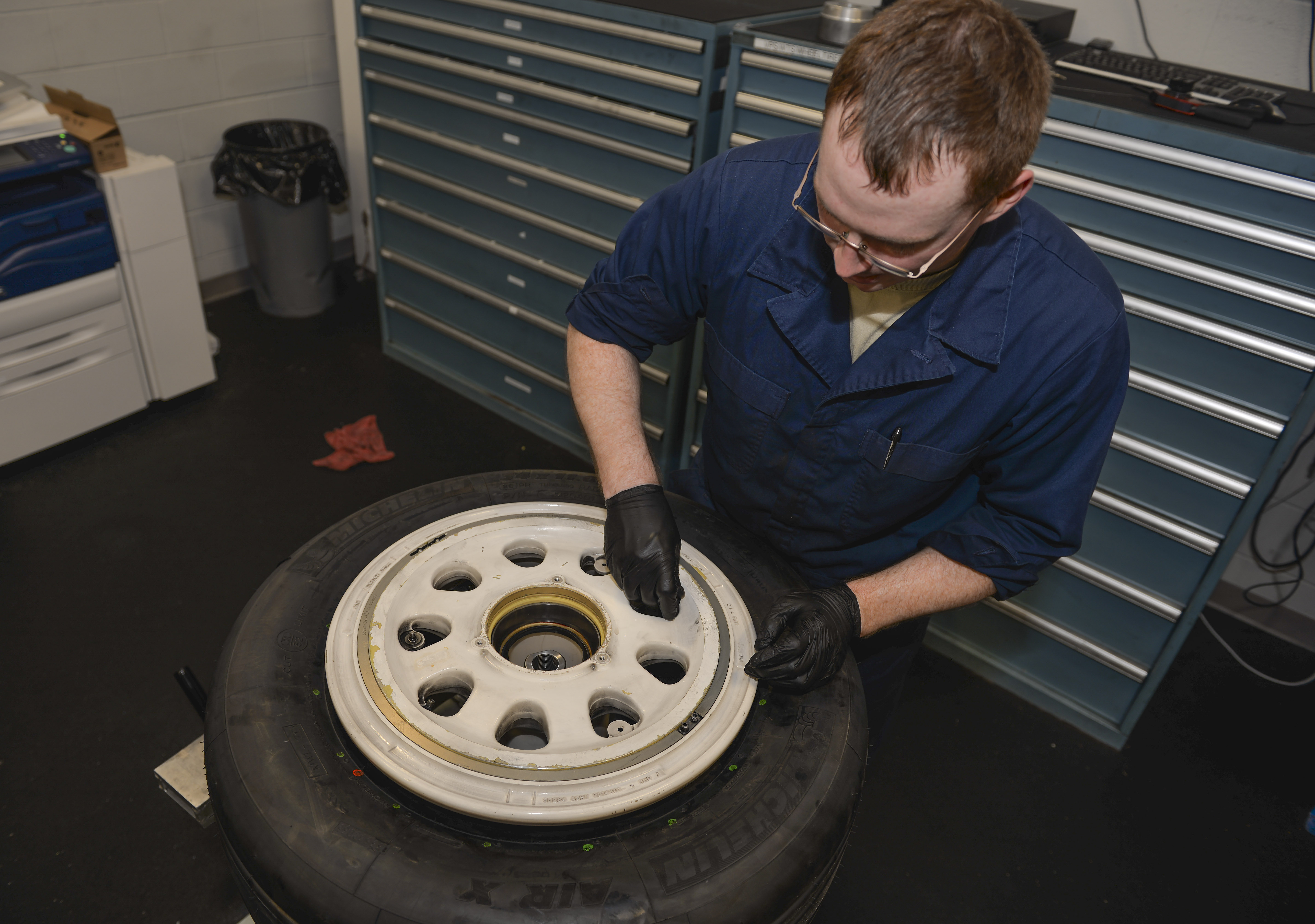 33rd FW Airmen take care of F-35 tires > Air Education and Training ...