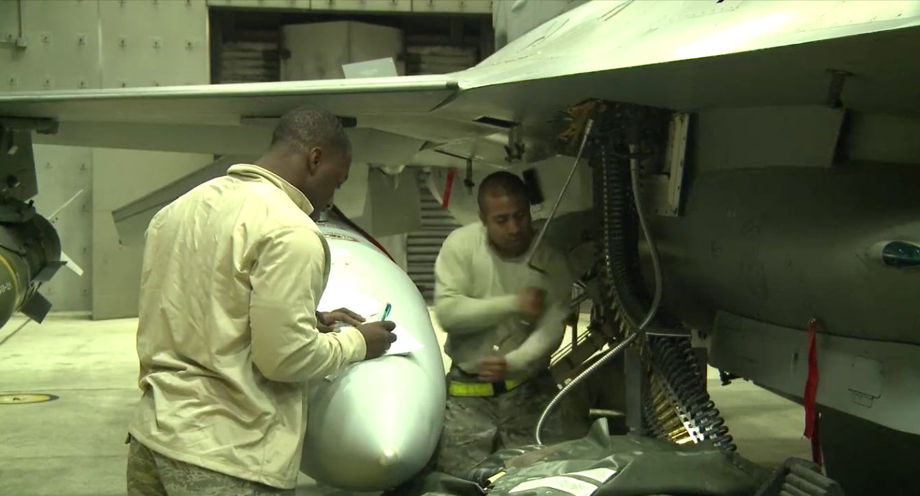 F-16 loading weapons VA 16