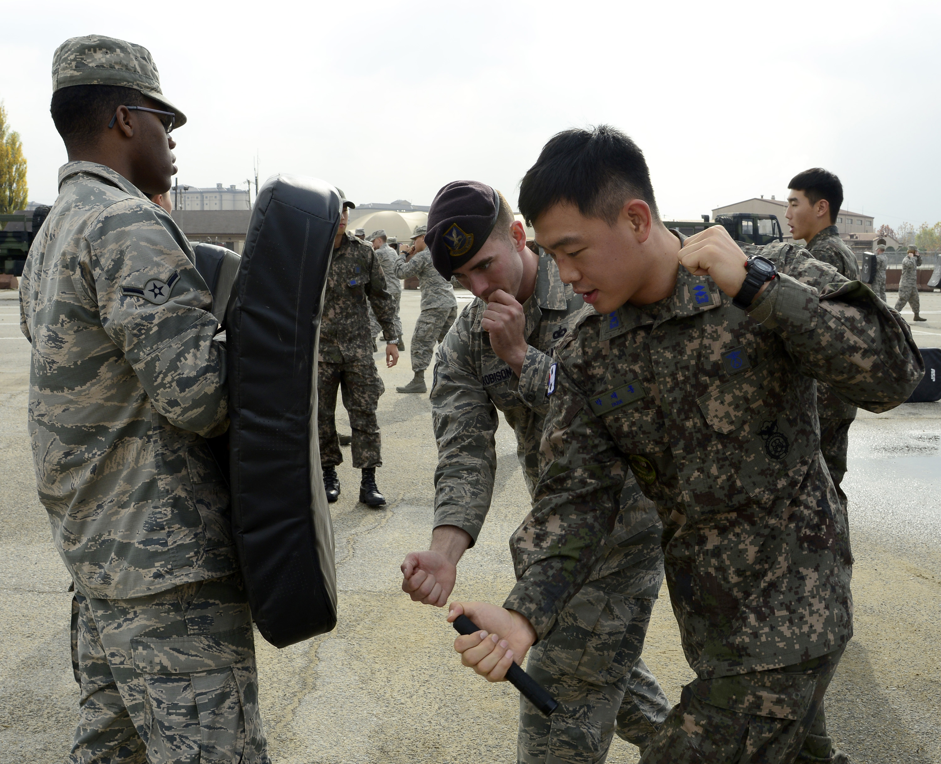 Newest defenders, ROKAF team up in combat readiness course > Seventh ...