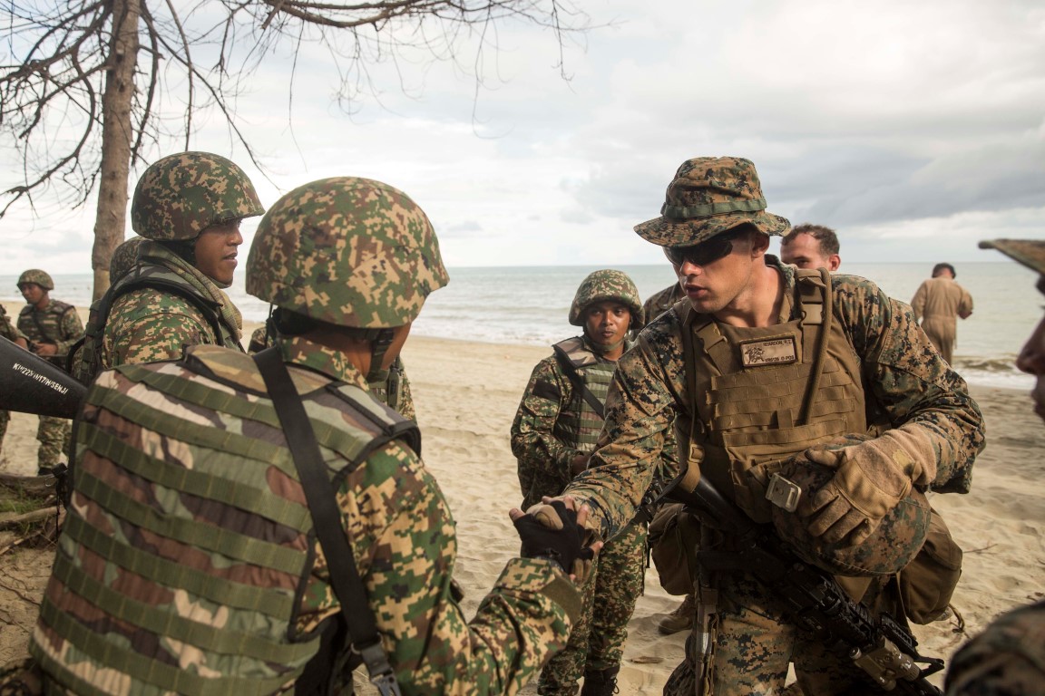 U.S. Marines teach amphibious operations to Malaysian soldiers