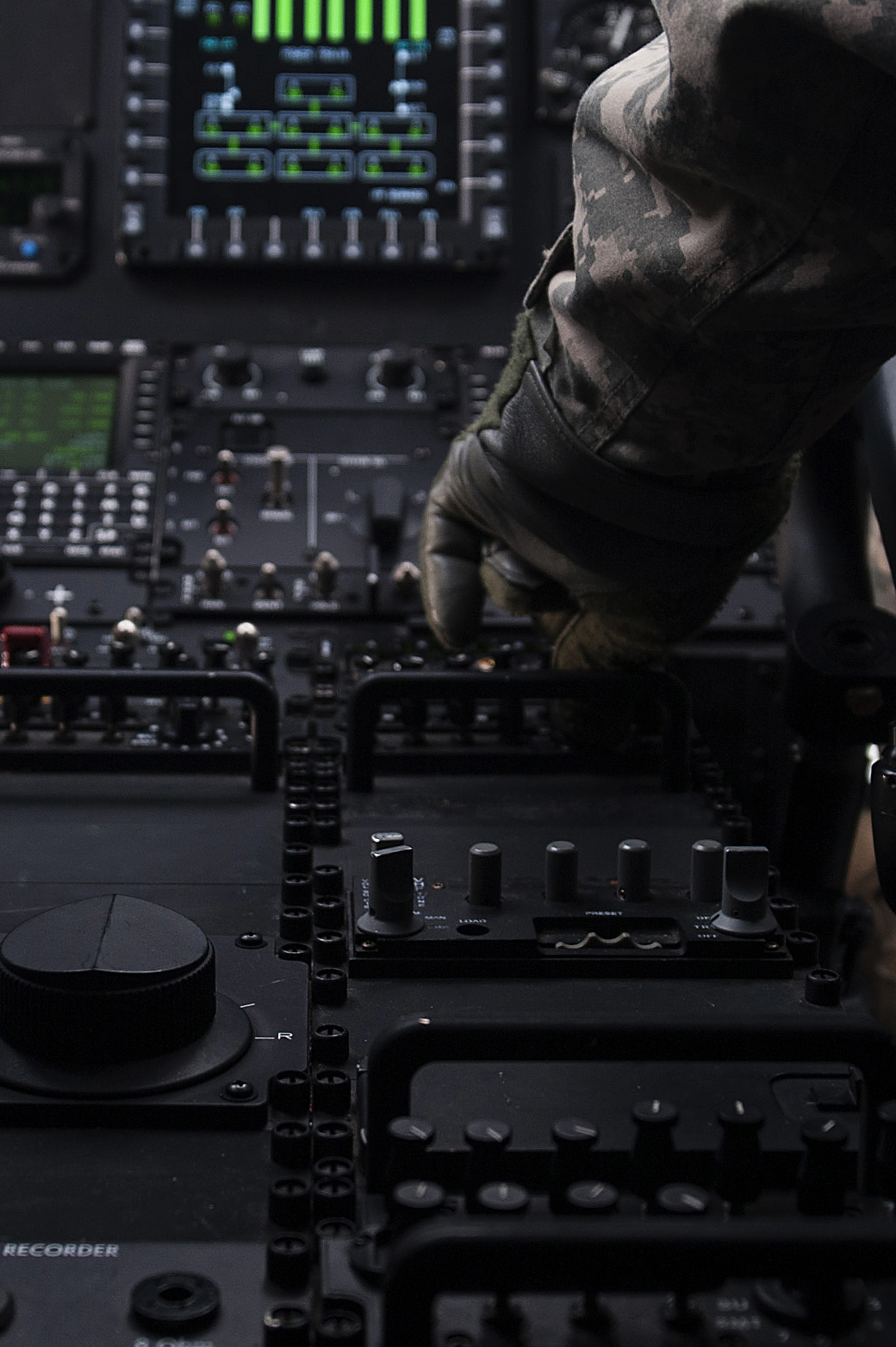 Eustis Reserve Chinook crews test new Army equipment > Joint Base ...