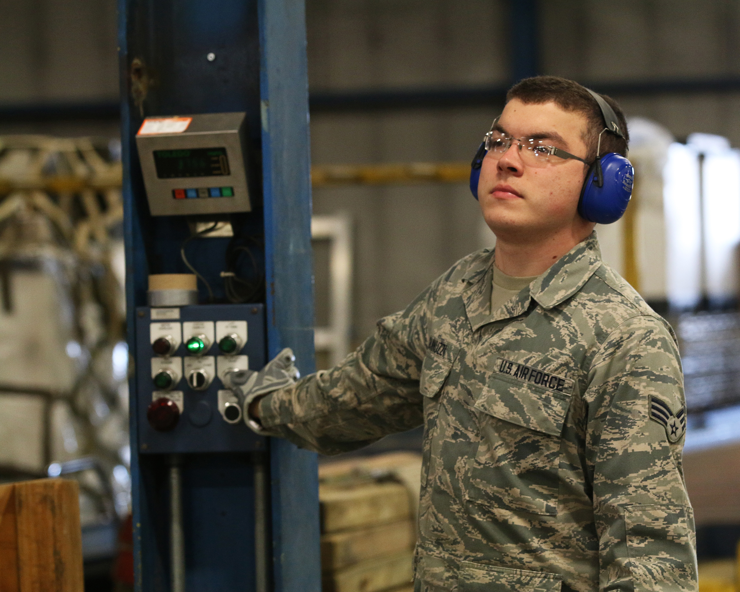 87 APS hard at work > 445th Airlift Wing > Article Display