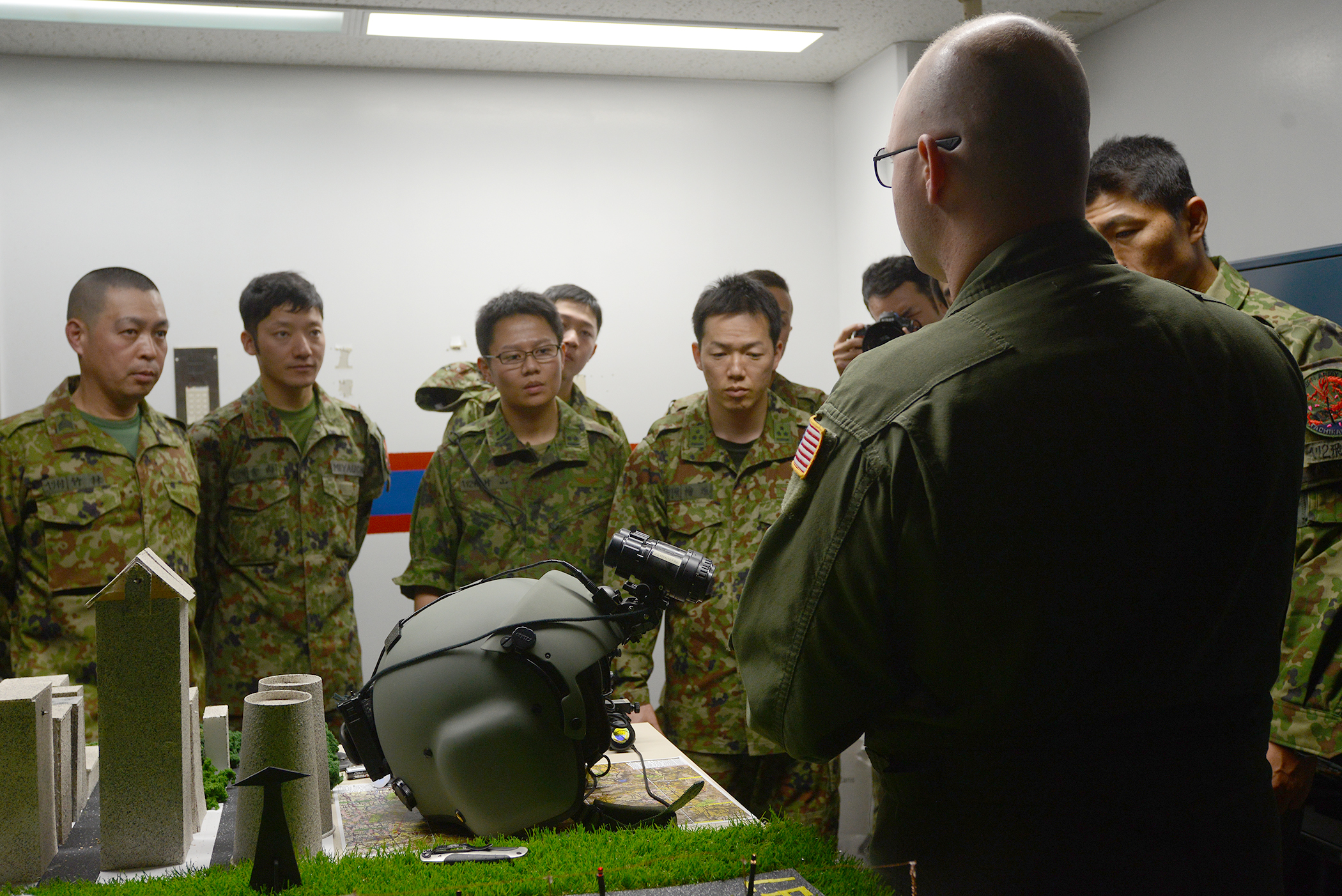Yokota and JGSDF share helo experience