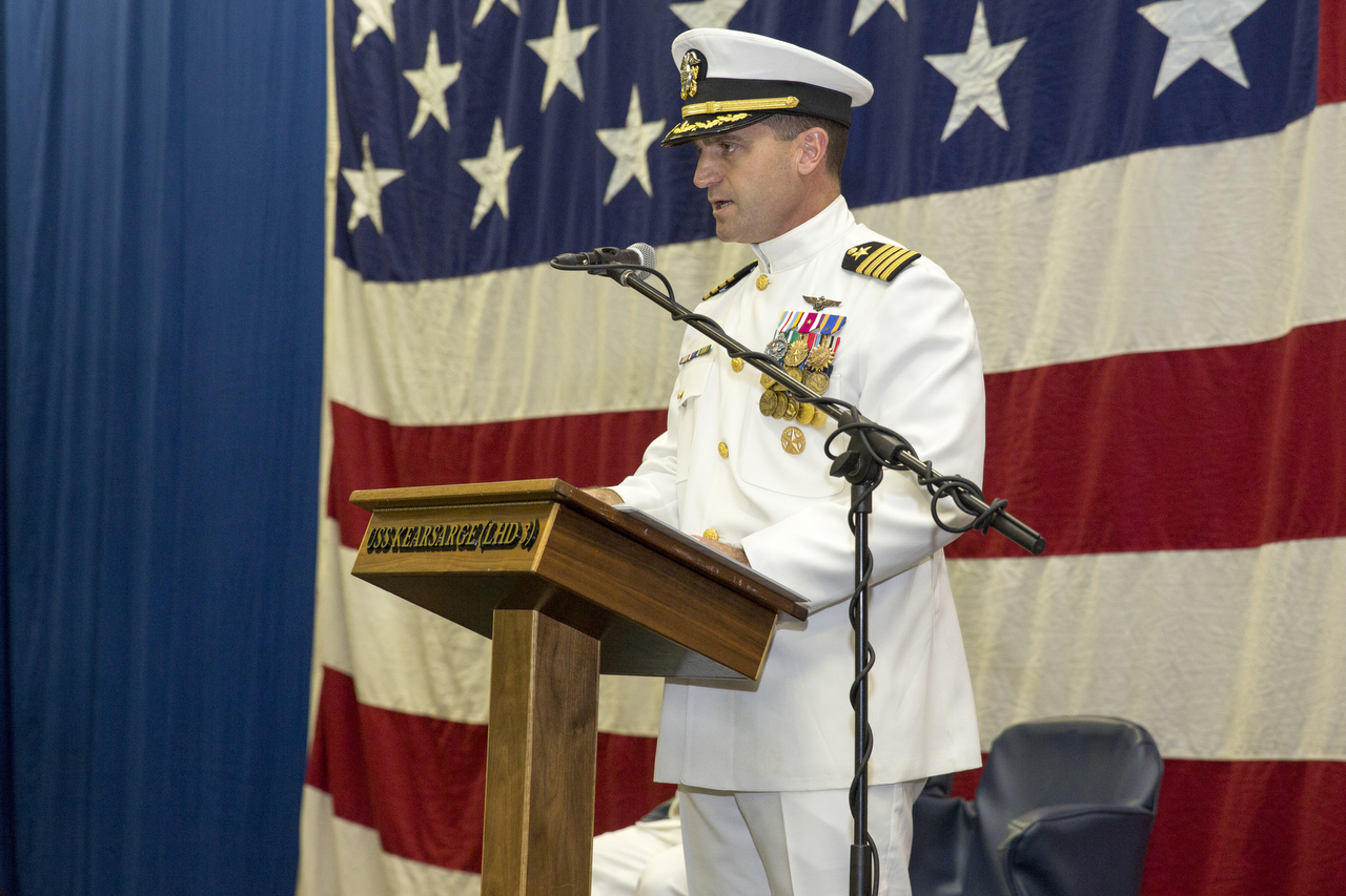 Kearsarge Welcomes New CO > United States Navy > display-pressreleases