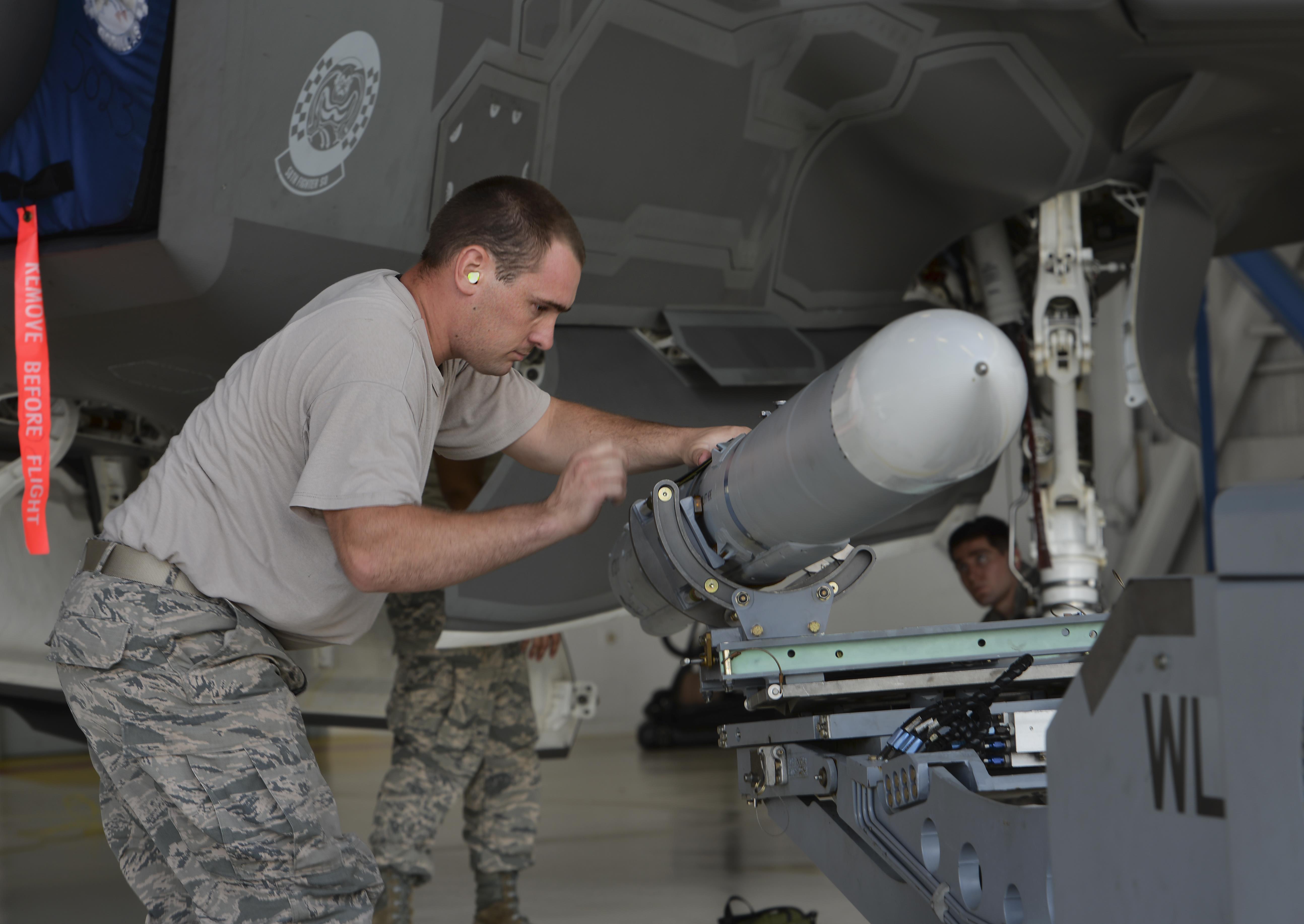 Nomads compete in weapons load competition > 33rd Fighter Wing ...
