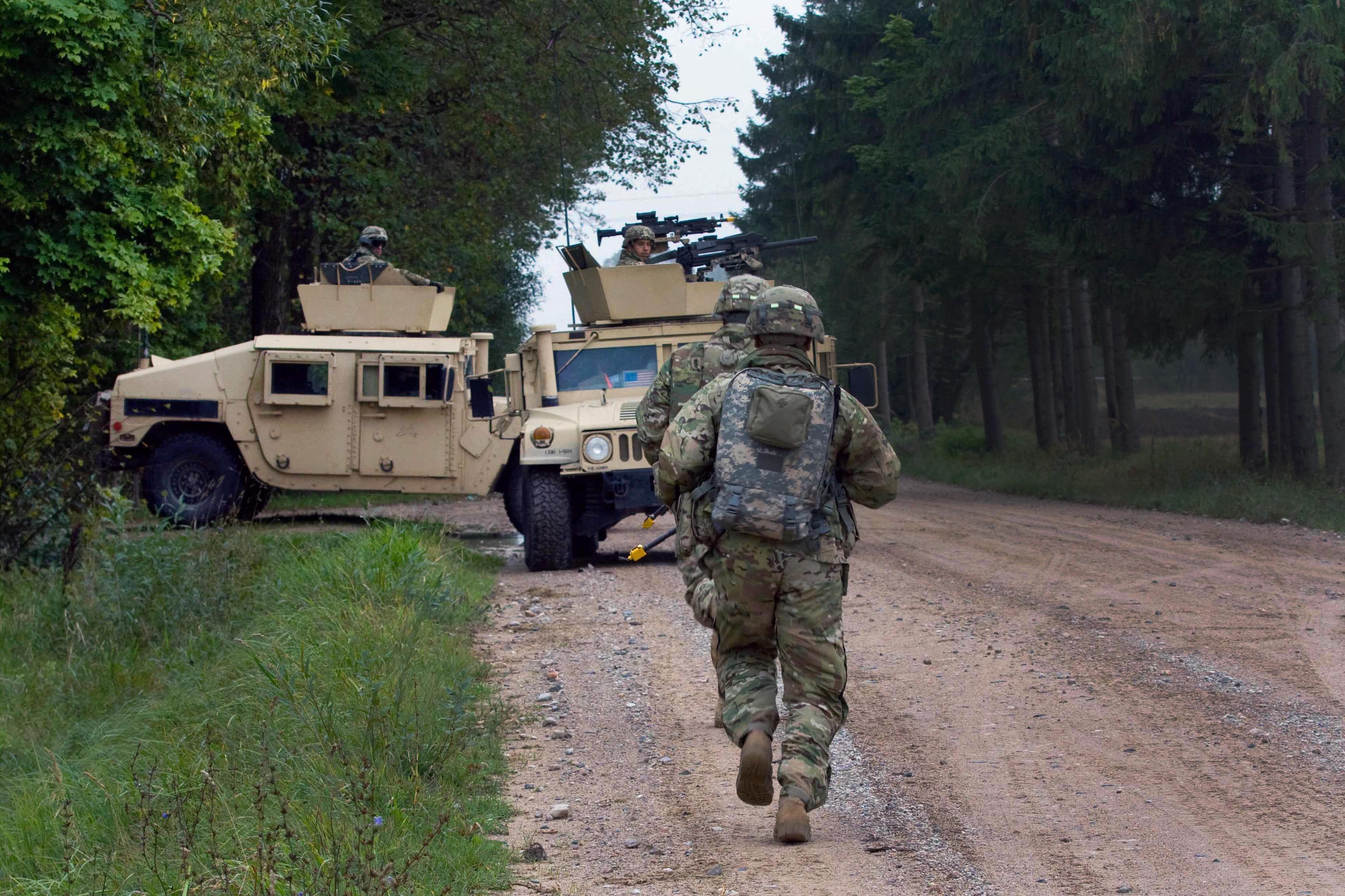 American Soldiers Running